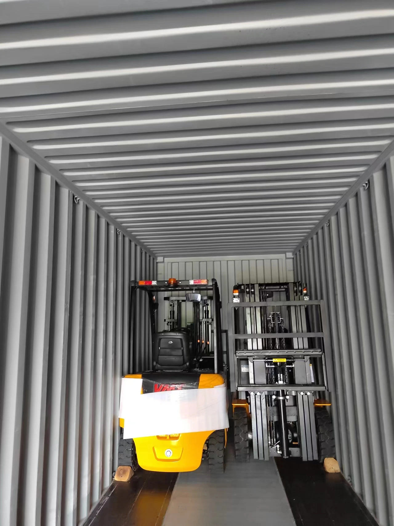 Man Up Vna Forklift Three Way Stacker Very Narrow Aisle Stacking ...