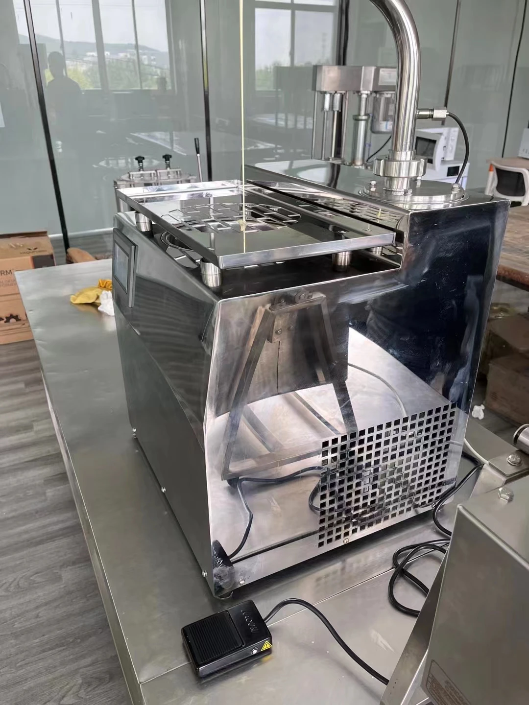 Automatic Chocolate Dispenser Tempering Machine by Kuite