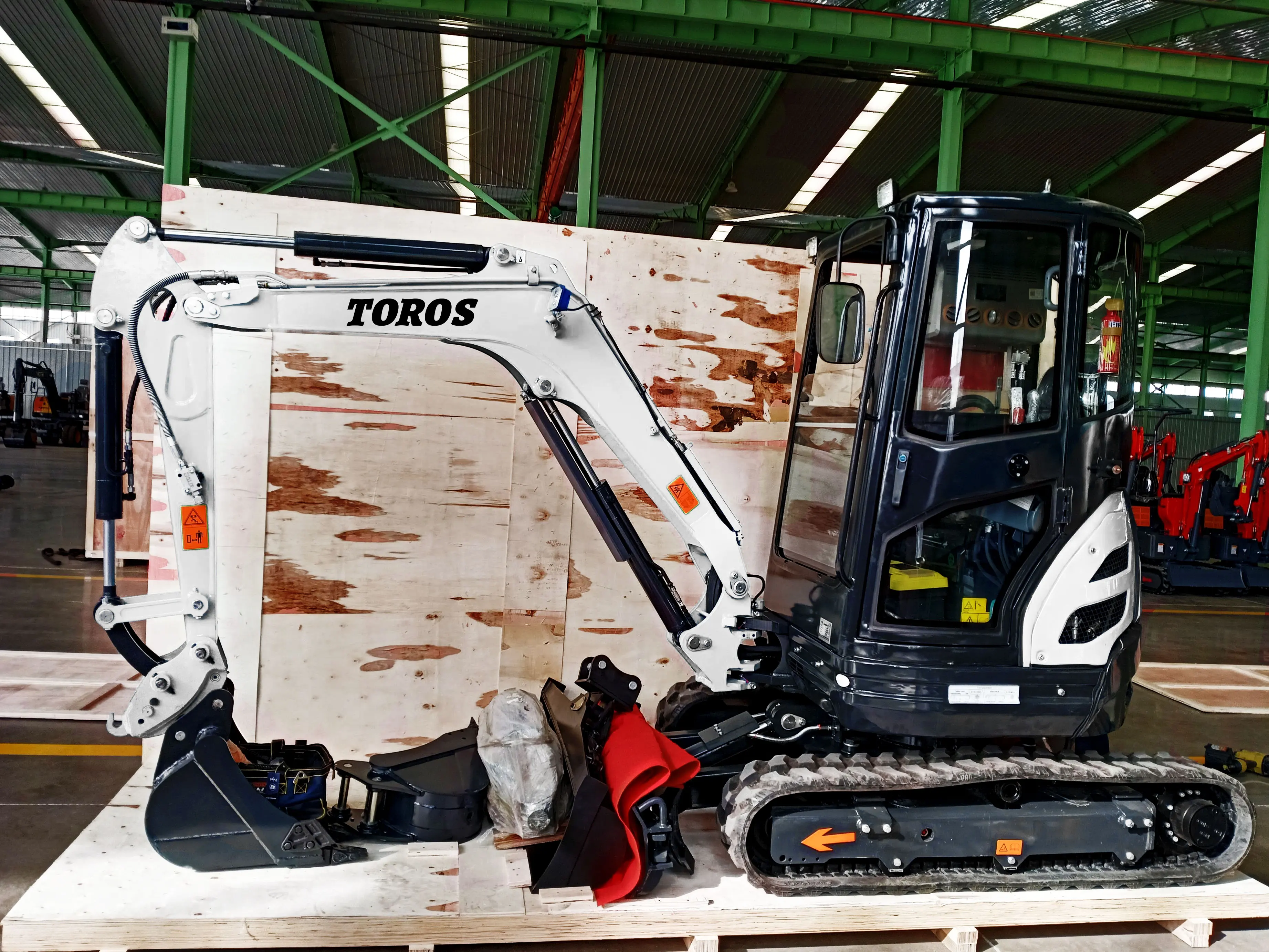 Walk Behind Crawler Mini Skid Steer Loader Diesel Track Crawler Skid ...