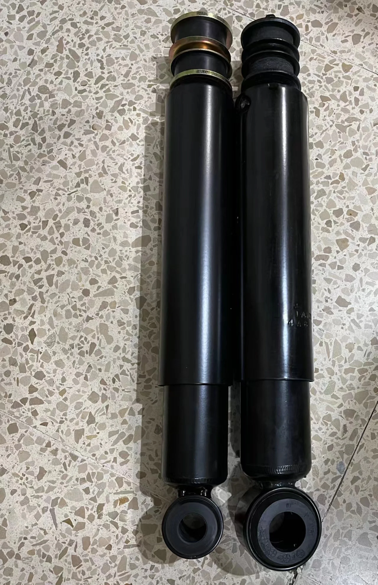 High Quality Heavy Truck Front Air Suspension Shock Absorber