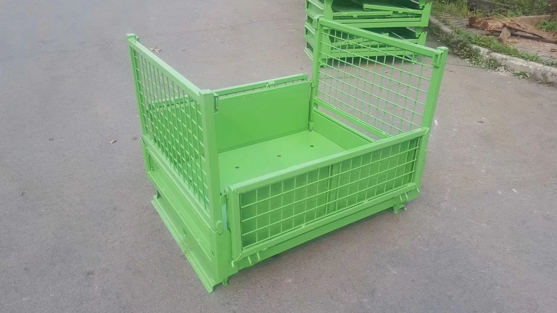 Elevator Safety Cage - Secure and Durable Wire Mesh Container