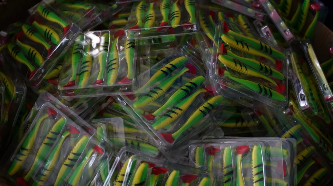 Wholesale 8.5cm 8.4g Kicker Bug Fishing Lures Craw Lobster Bass Rubber ...