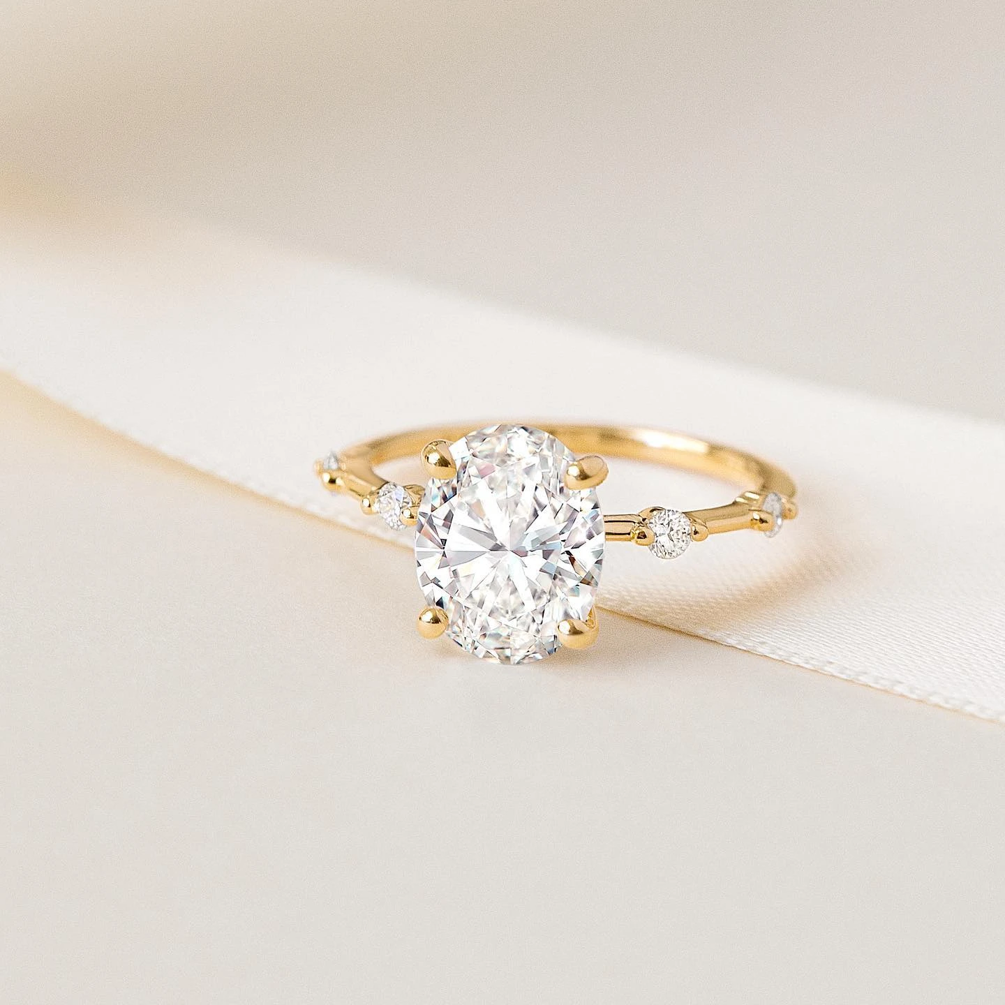 Custom Wholesale Classic Oval Crystal Diamond Rings