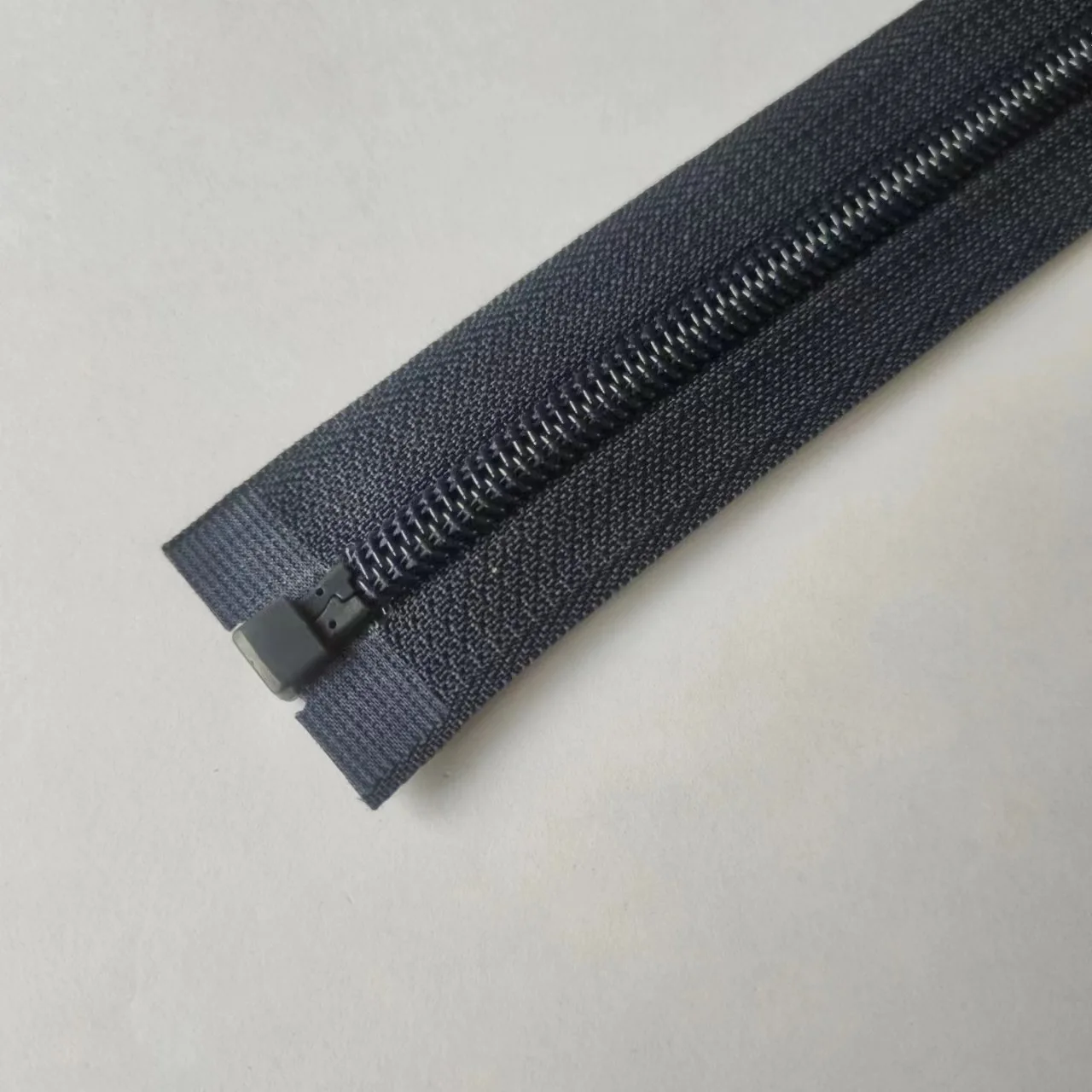 5# Nylon Injection Molding Fork Open Tail Zipper Metal Pull Head Down ...