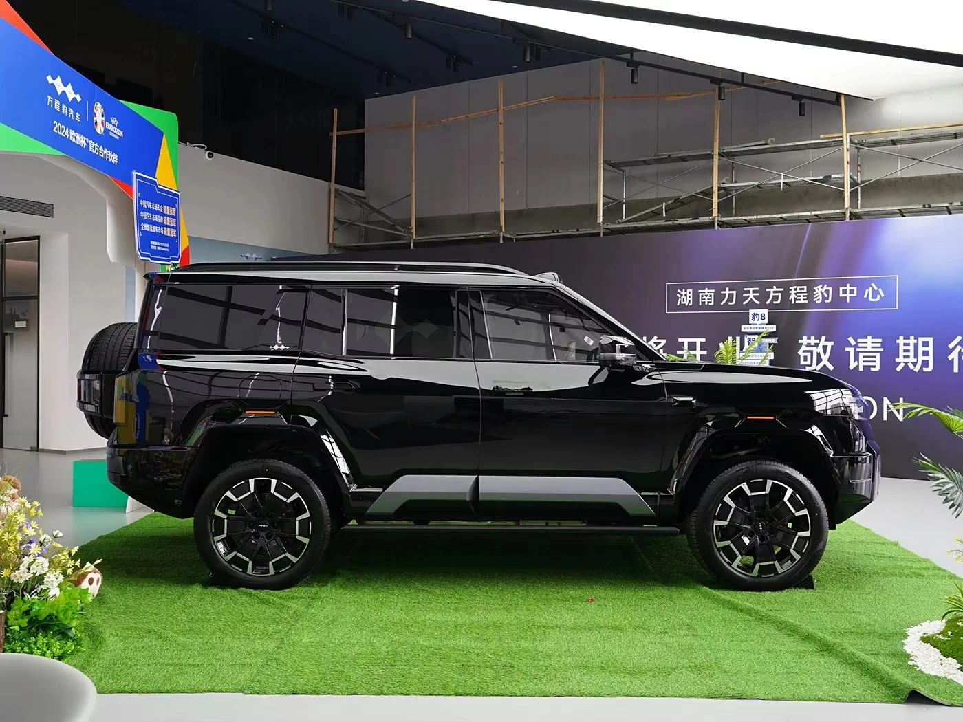 Byd Formula Leopard8 Fang Cheng Bao5 Pretty Dual Mode SUV Car Equation ...