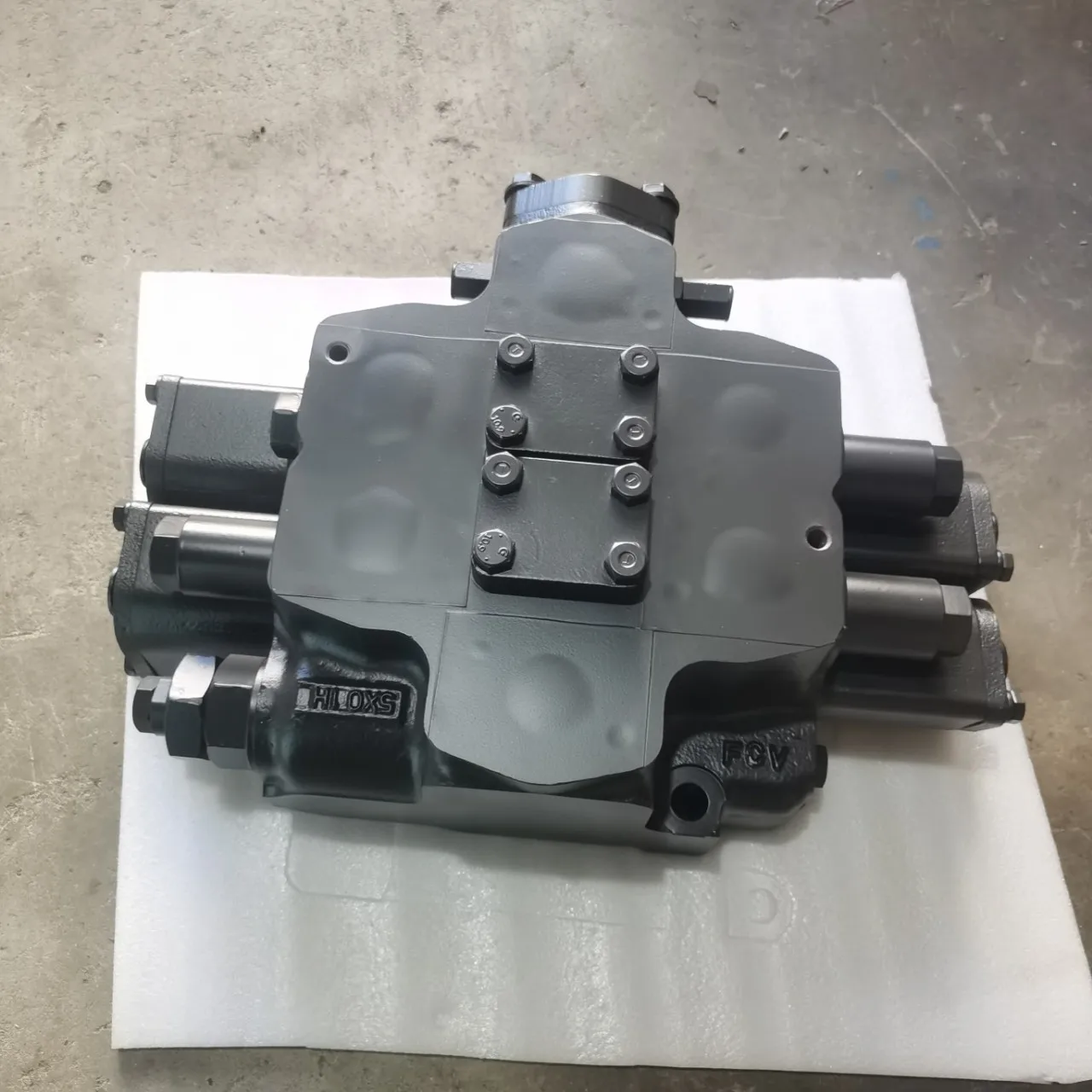 Komatsu WA500-3 main control valve 709-12-11903| Alibaba.com