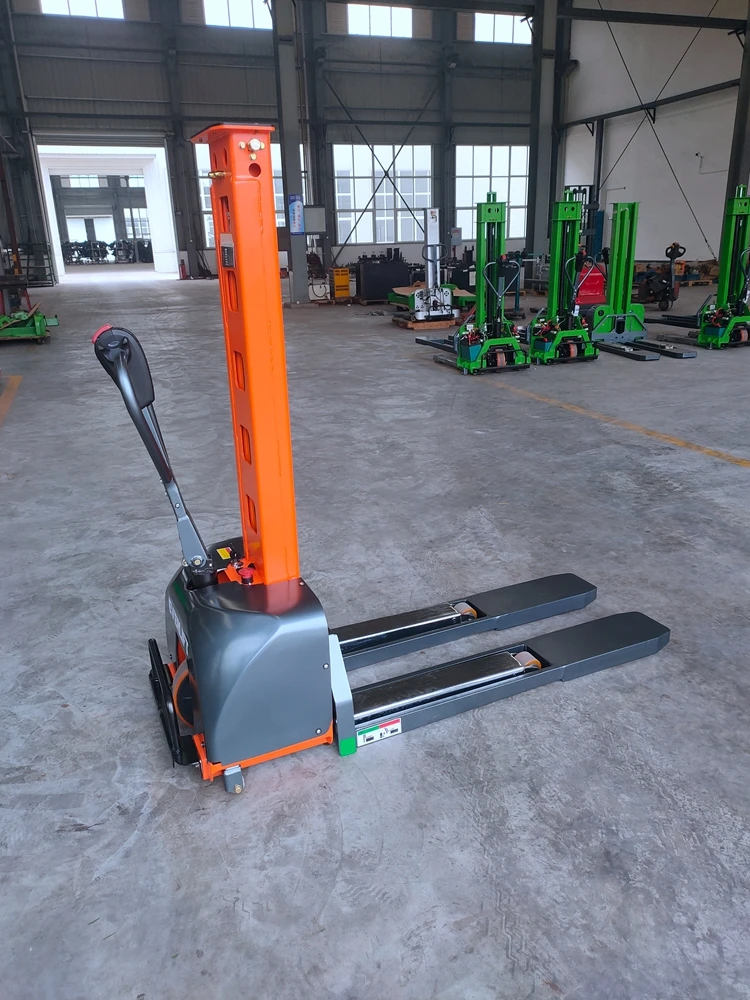 Everlift Self-Loading Stacker Trucks - Efficient Pallet Handling