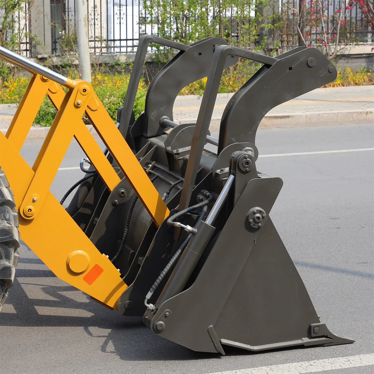 Wolf SHANMON 388H Backhoe Loaders with 6 in 1 bucket in Russia - Online ...