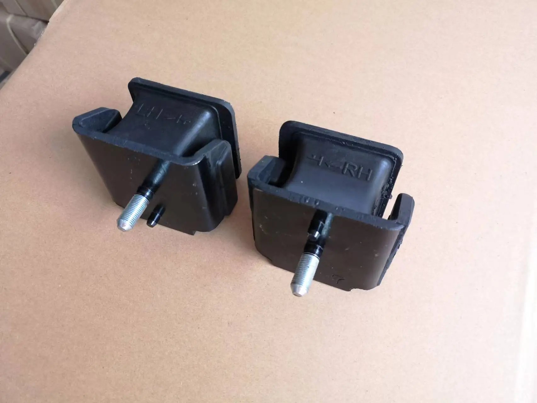 4JJ1 Engine Mounting Rubber Cushion 8983038200 for Isuzu NLR NMR NNR ...