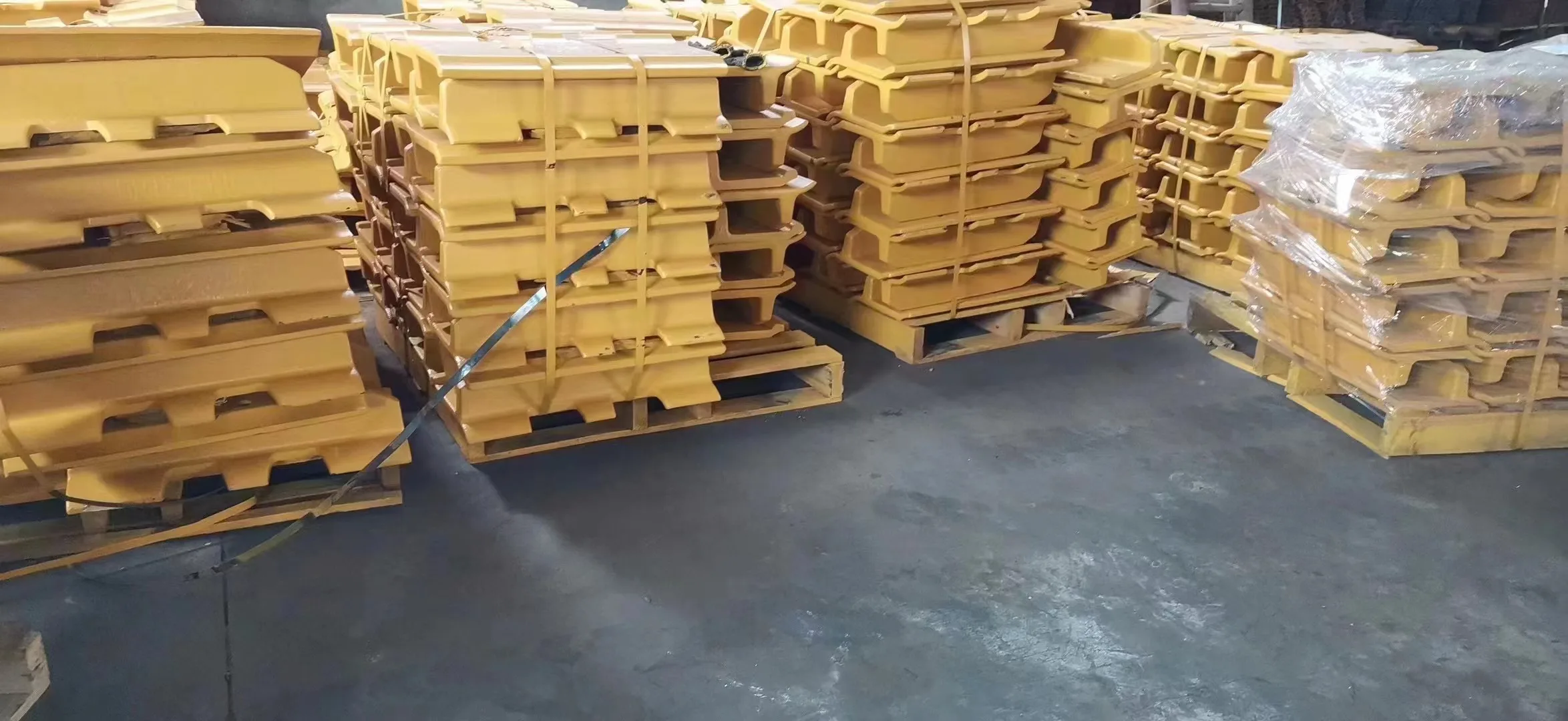 Track Chain Excavator Spare Parts Track Link For Hitachi Caterpillar ...