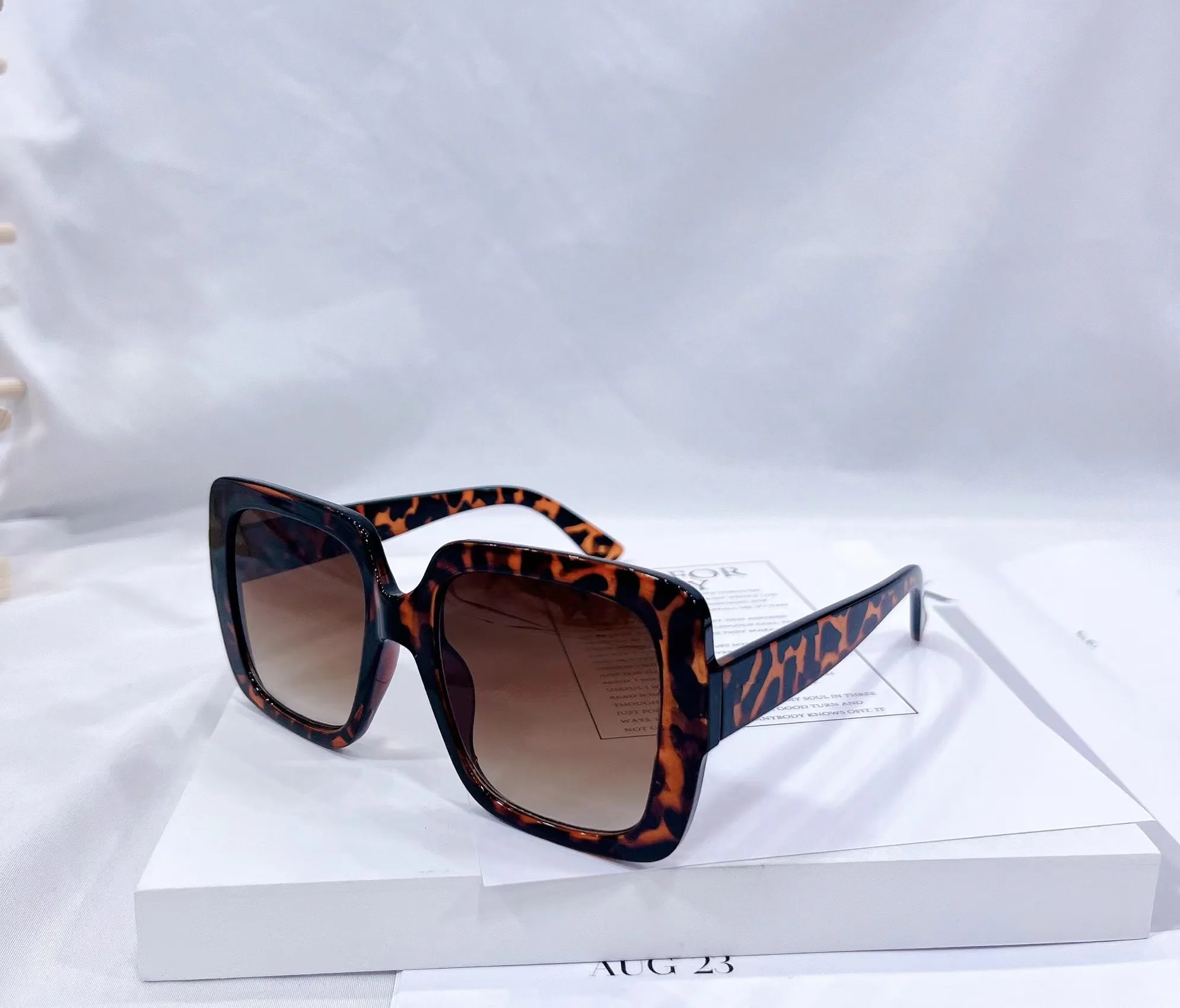 2024 Factory Wholesale Retro Hawksbill Square Frame Uv400 Universal ...