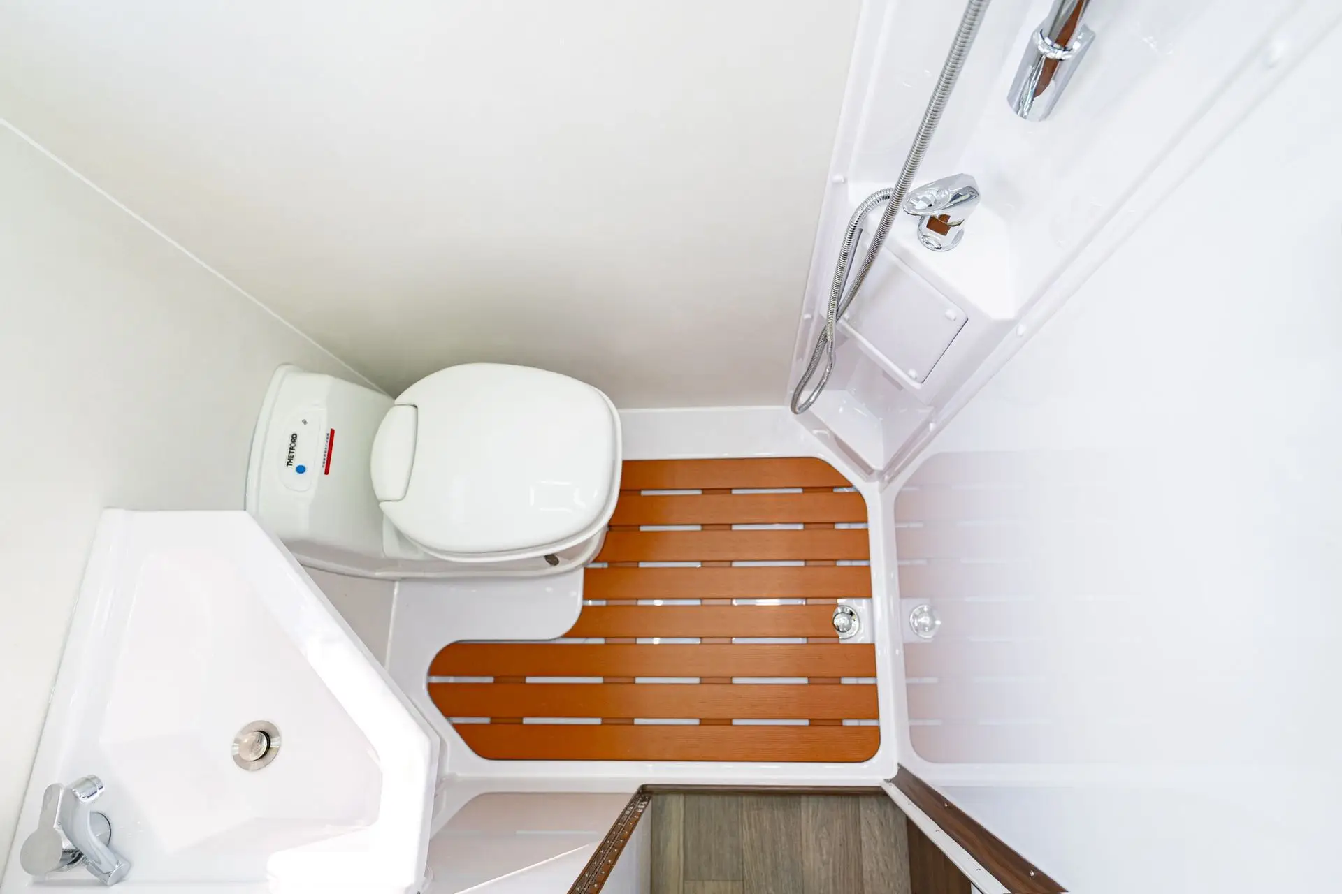 New Energy RV - Eco-Friendly Camper Van Off-Road Caravan Compact Motor ...