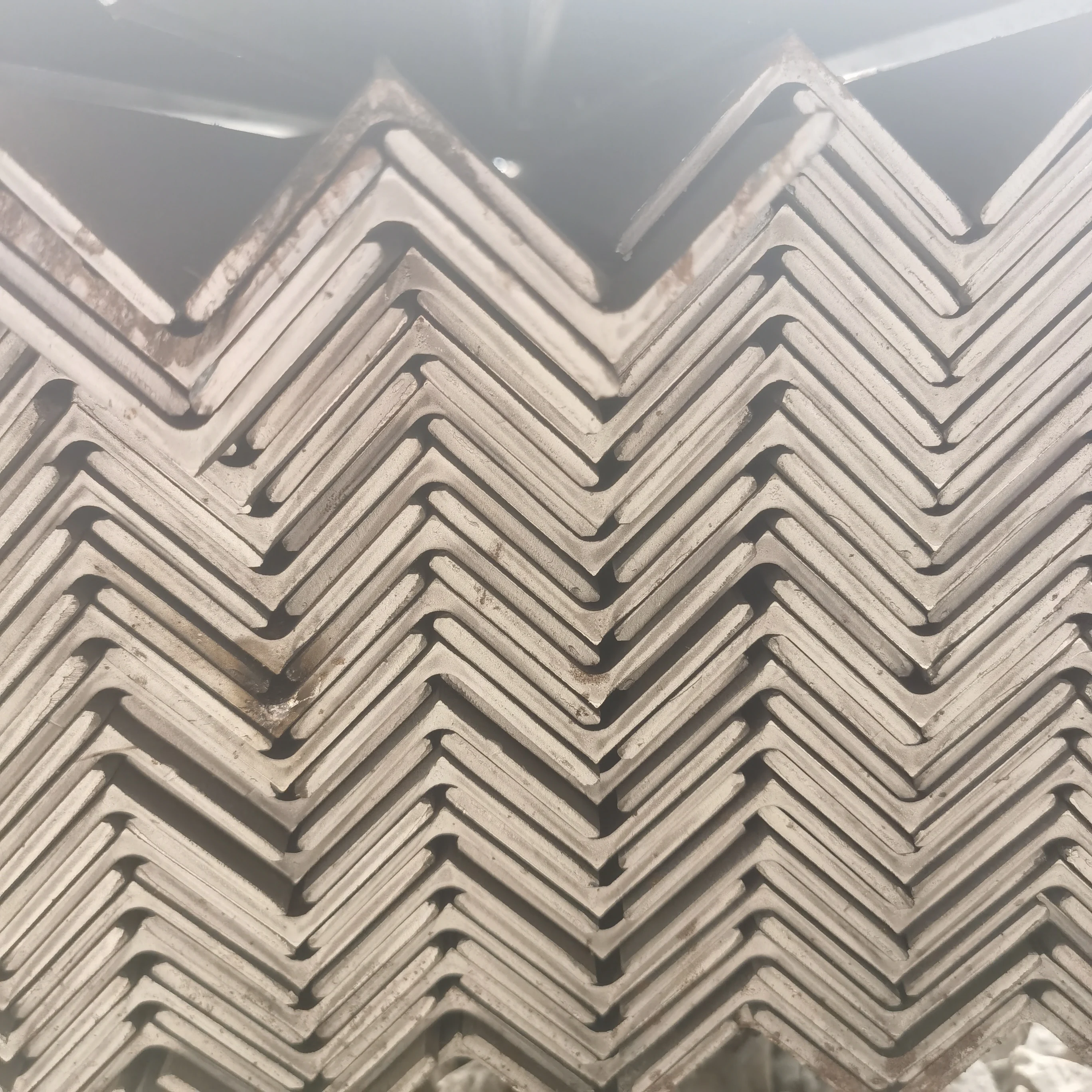 China Supplier Low Price 2x2 50x50 Angle Iron For Project Construction ...