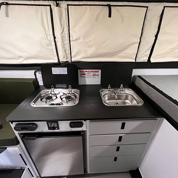 Expedition 4x4 off Road Truck Flat Bed Camper - Pop Top