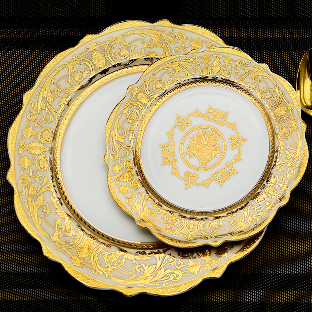 Super September luxury style gold decoration beautiful pattern dinner ...