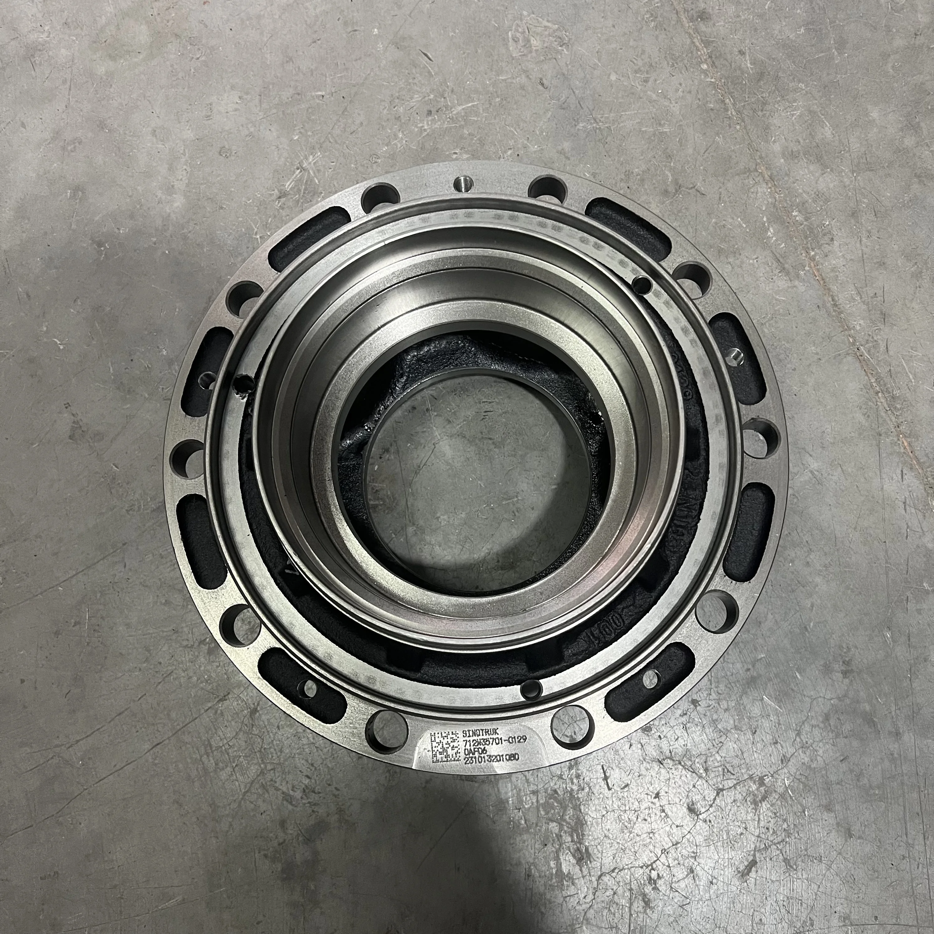 SINOTRUK HOWO Original Rear Wheel Hub Assembly 712W35701-0129