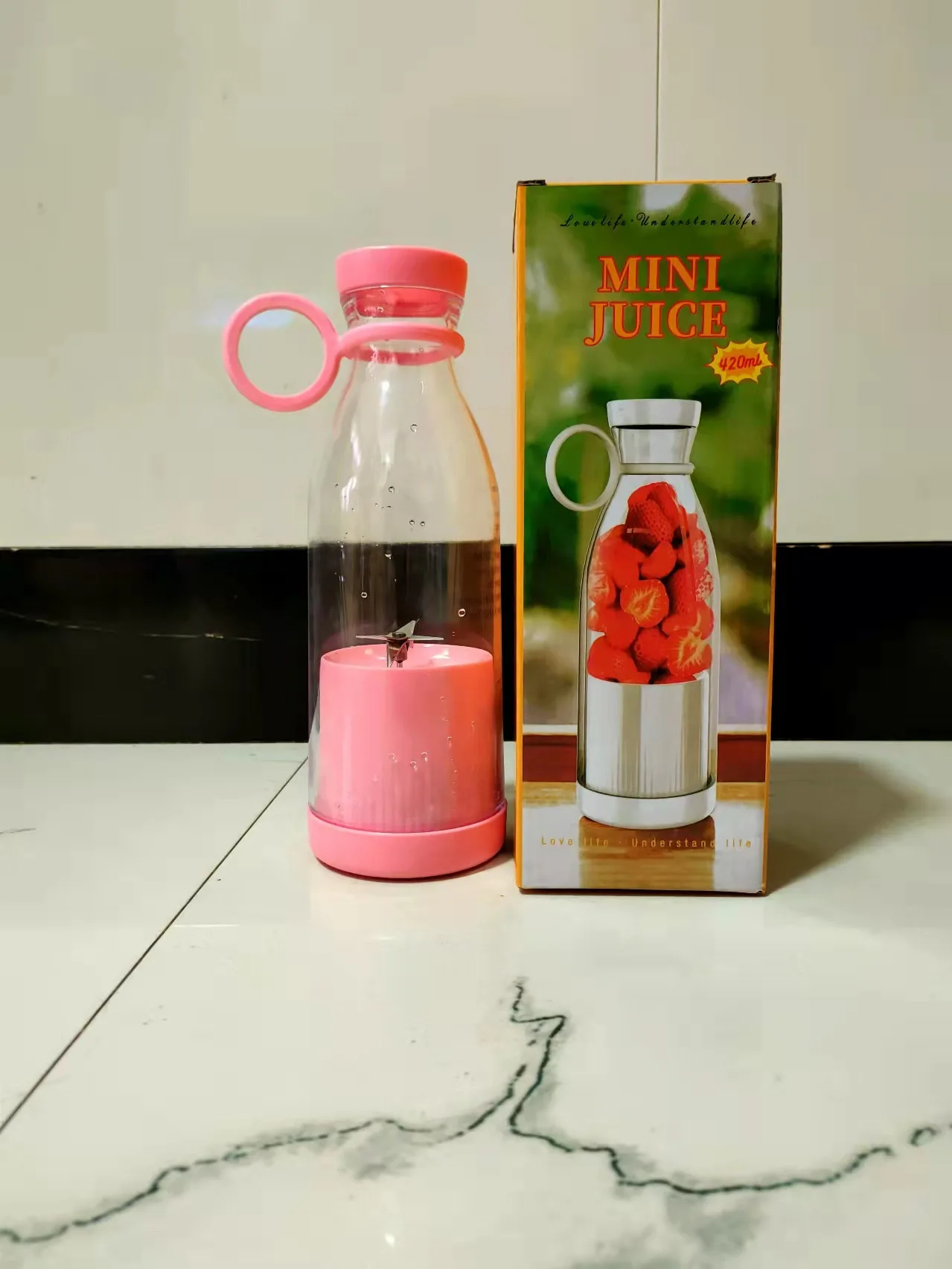 Wholesale Portable Mini Blenders and Juicers Orange Juicer Machine 420ml Bottle Hand Mixer Cup ...