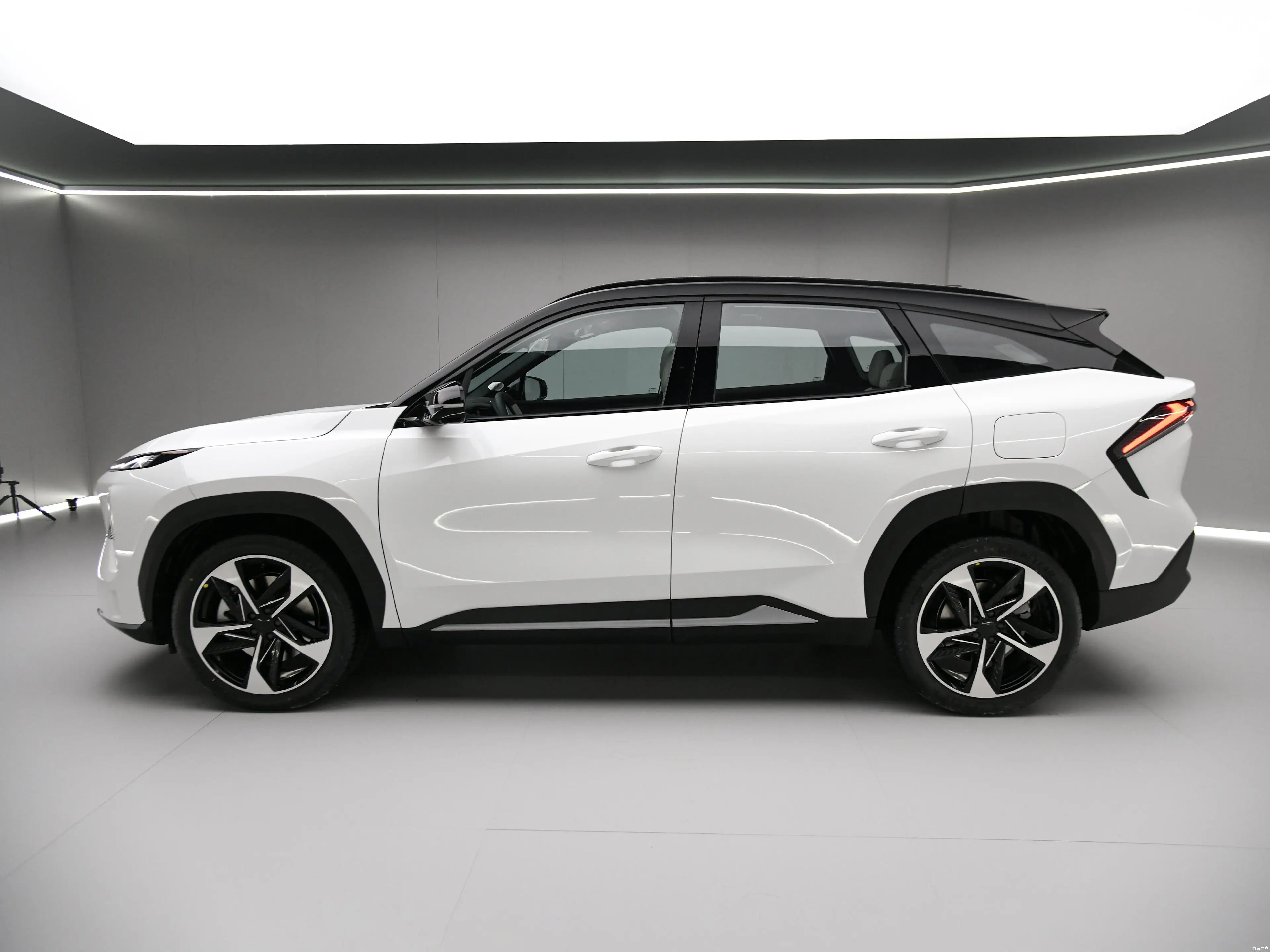 New 2023 Geely Galaxy L7 Phev Hybrid Car Lhd Electric Suv Gas Powered ...