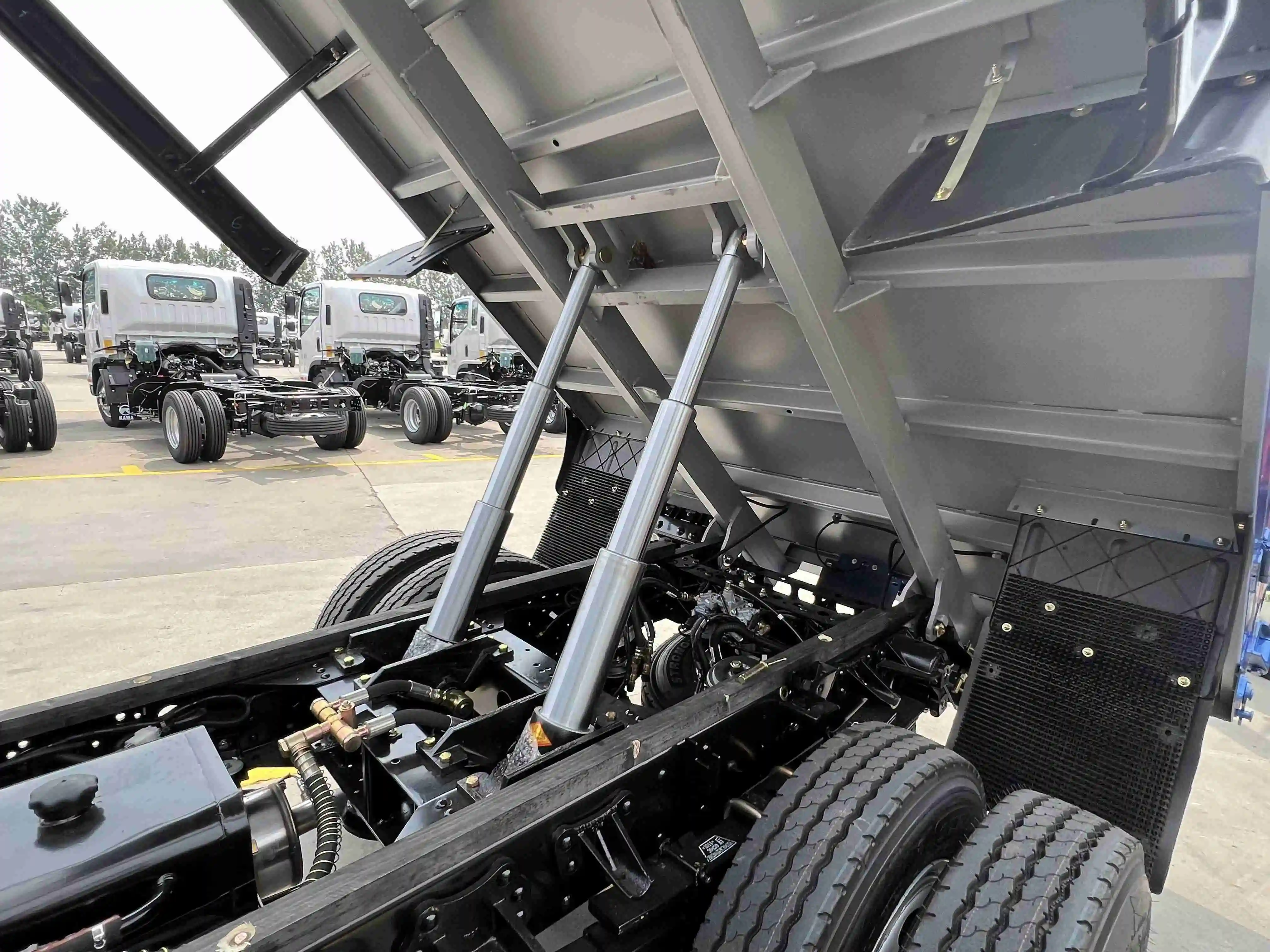 Kama Dongfeng Foton Isuzu 4x2 4x4 6 Tyre Tipper Truck 6 Wheel 2t 5 Tons 10 Ton Mini Used Dump ...