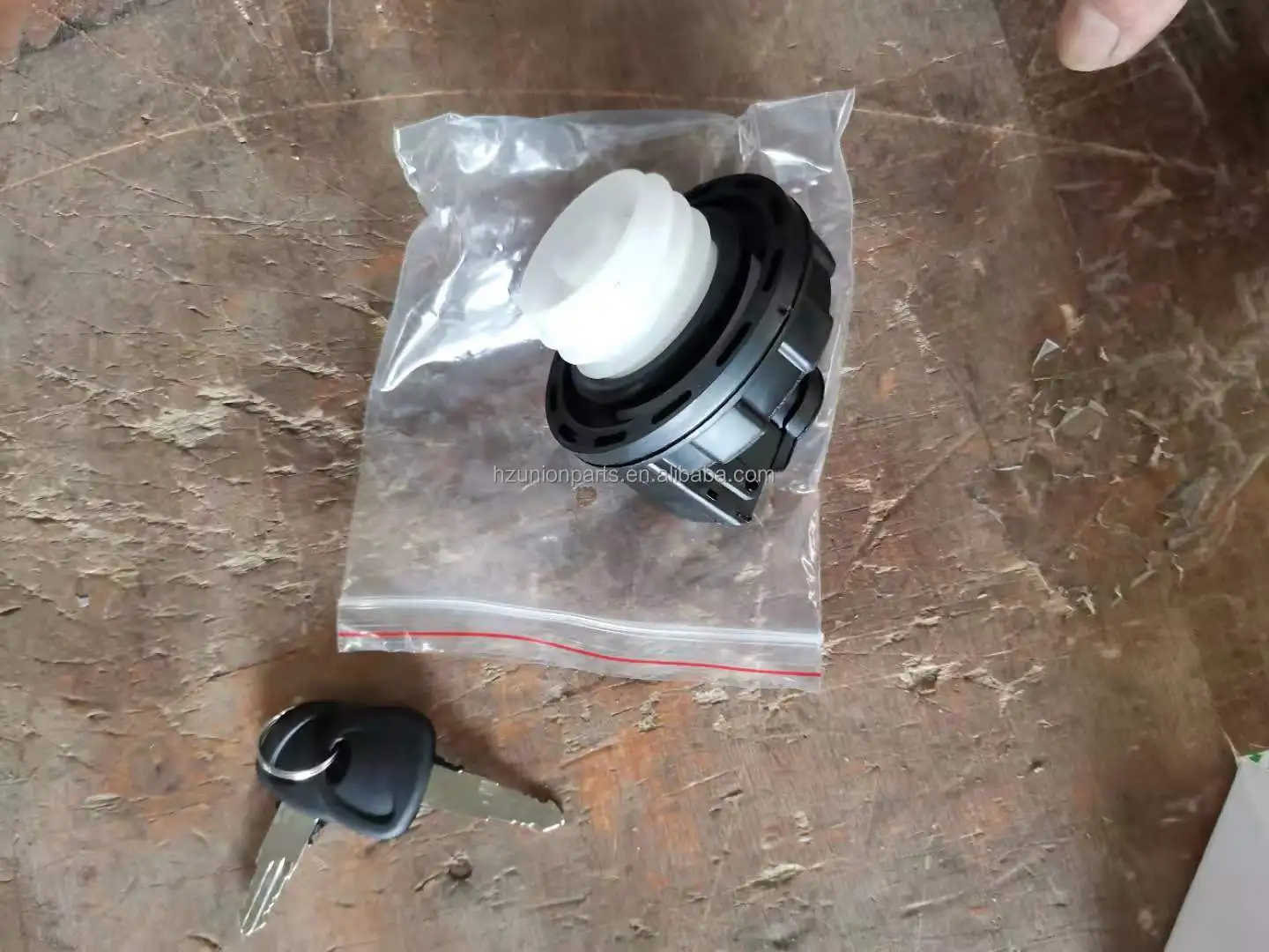 OEM 31010-4EA10 for KIA Bongo3 FUEL TANK CAP WITH KEY