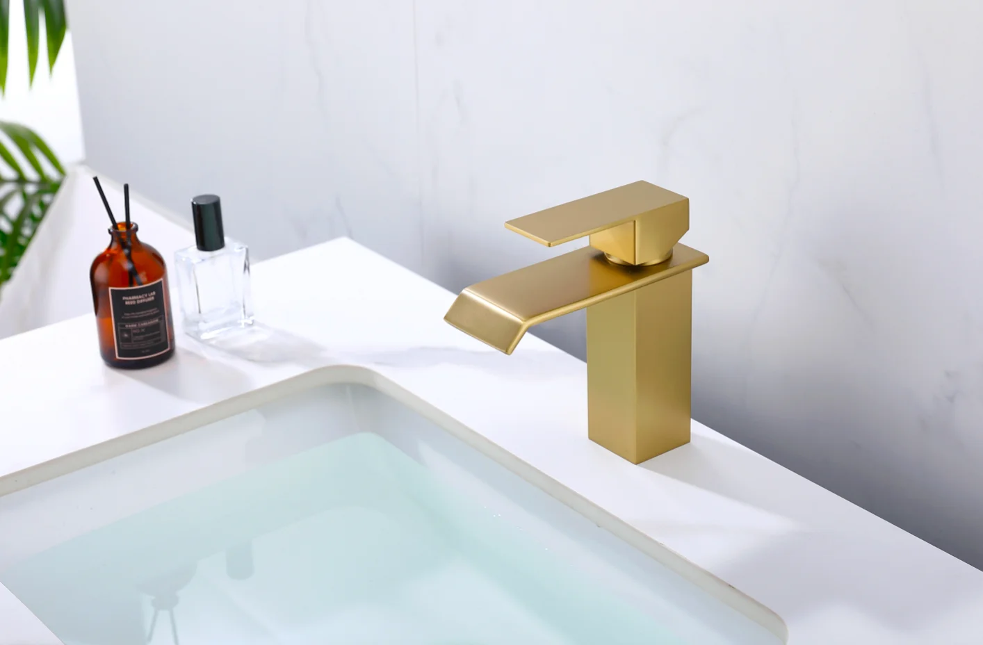 Hot Popular Small Tablet Gold Short Version Hotel Bathroom Basin Faucet ...