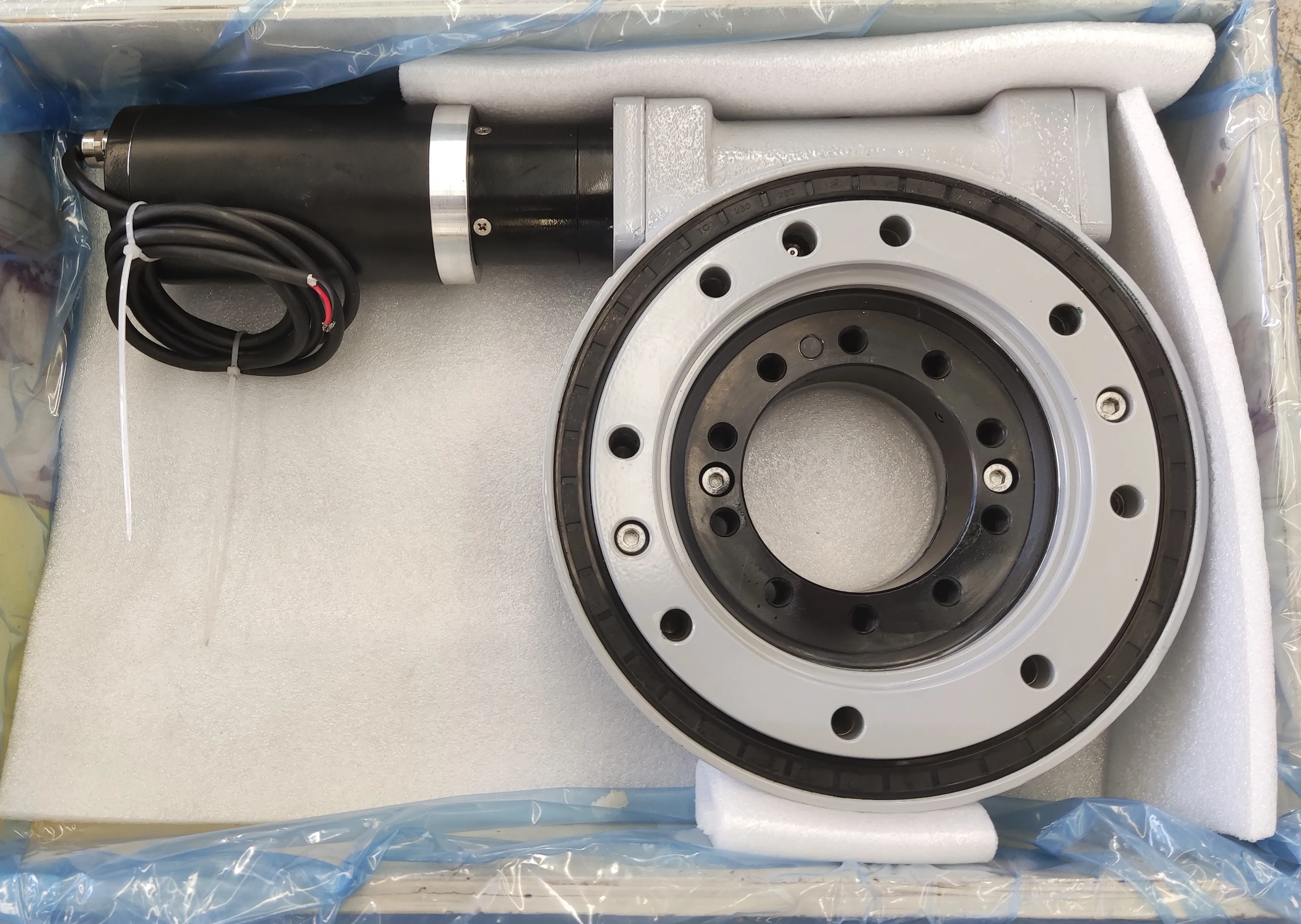 Luoyang Jw 12v Dc Motor Planetary Gearbox Slew Drive Se12 Se14 Se9 Se7 ...