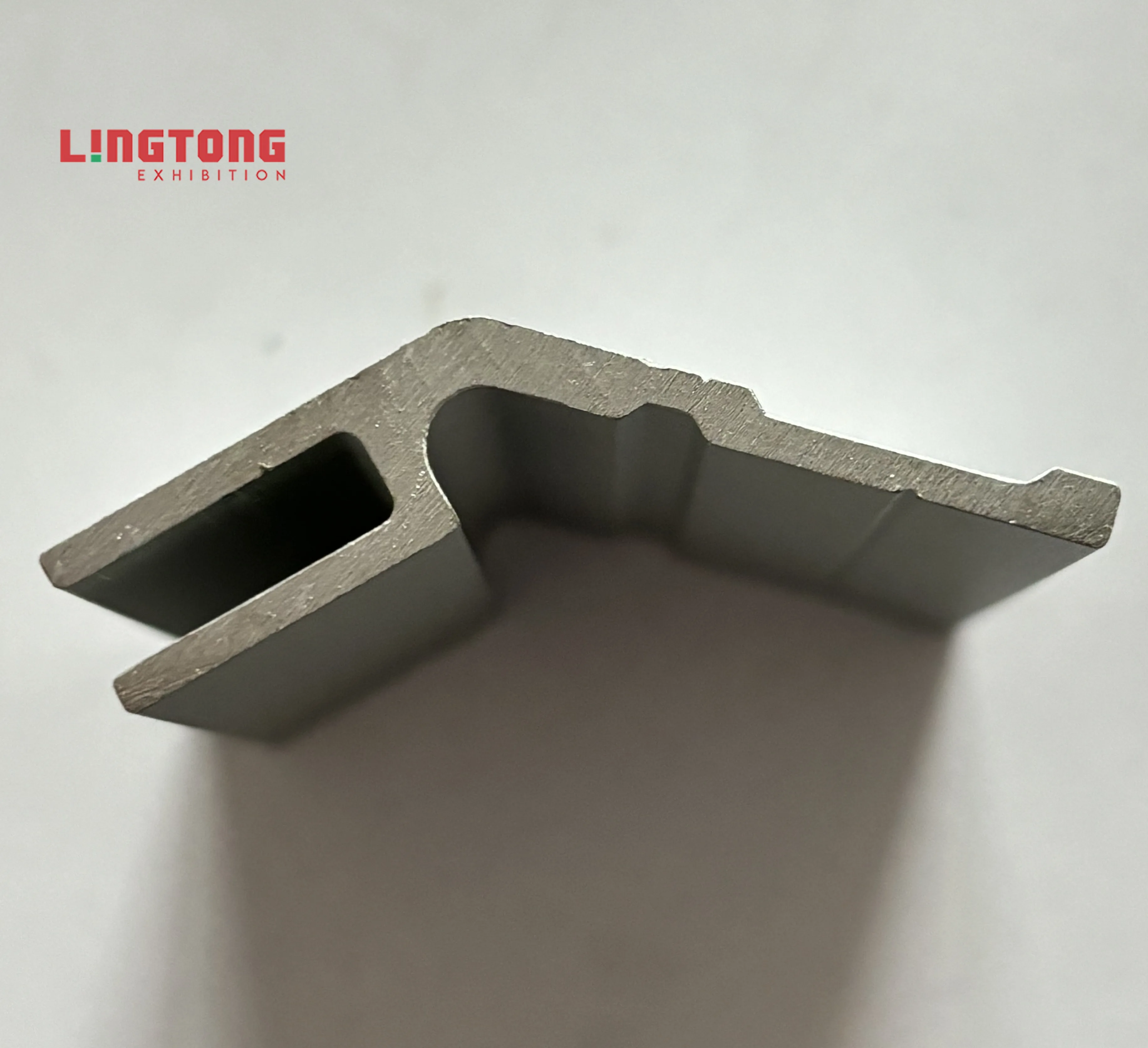 Lingtong ML1316 45°SEG Clad Aluminum Fabric Extrusion Square Recyclable ...