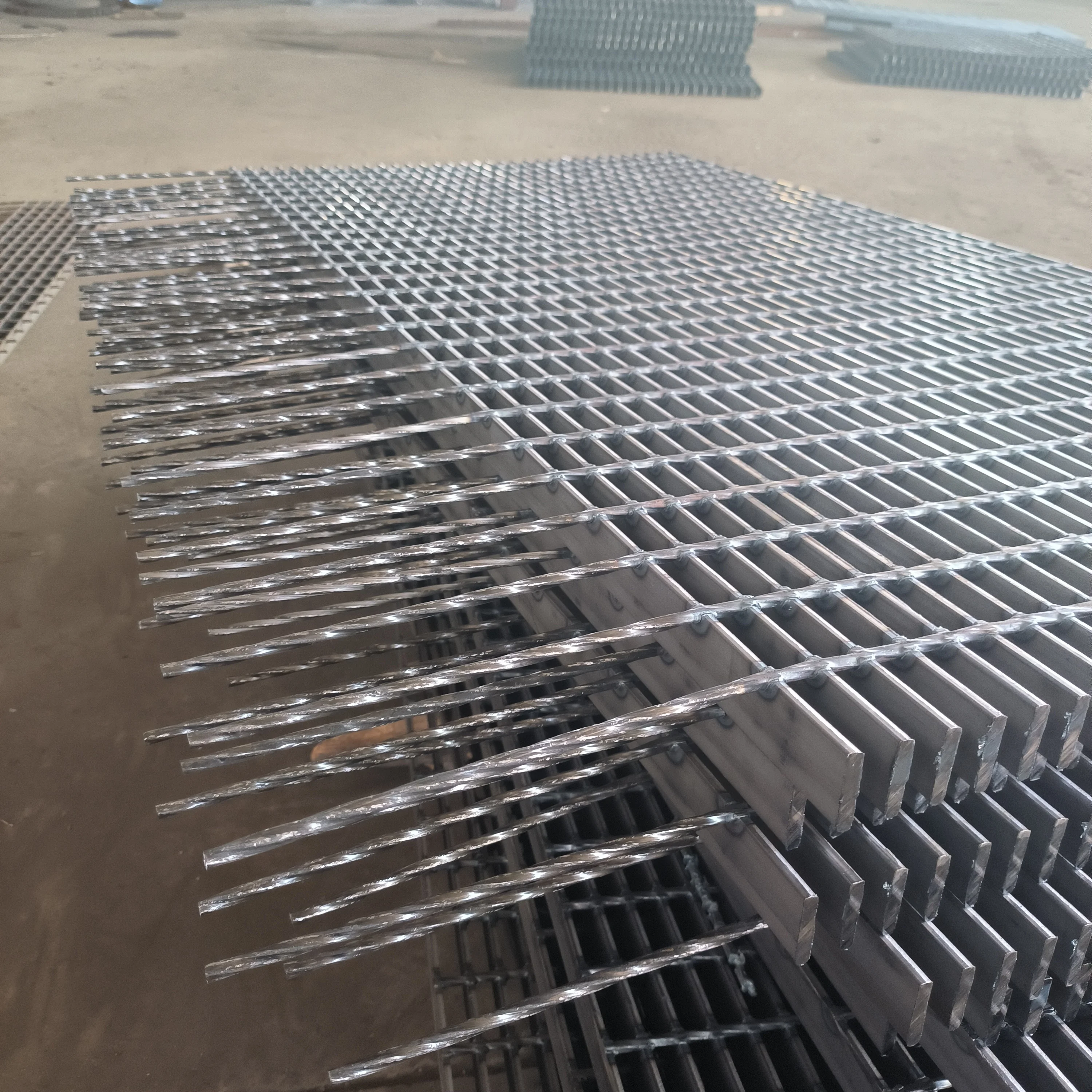 Galvanized Welded Metal Grating Walkway Flooring Industries Platform ...