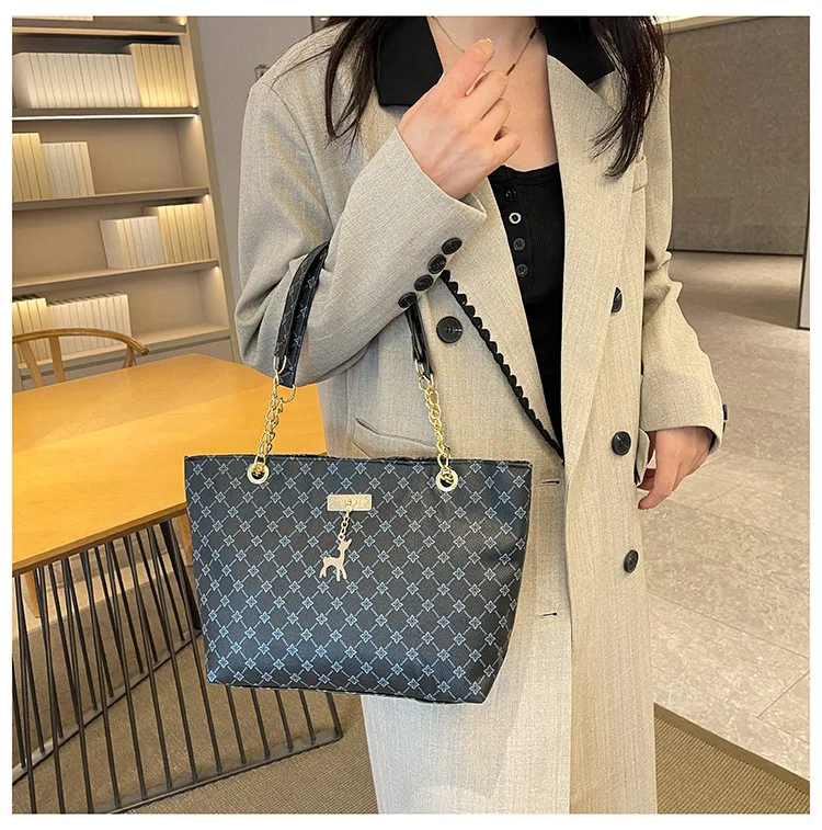 Retro Letter Printing Shoulder Bag - Perfect for All Seasons