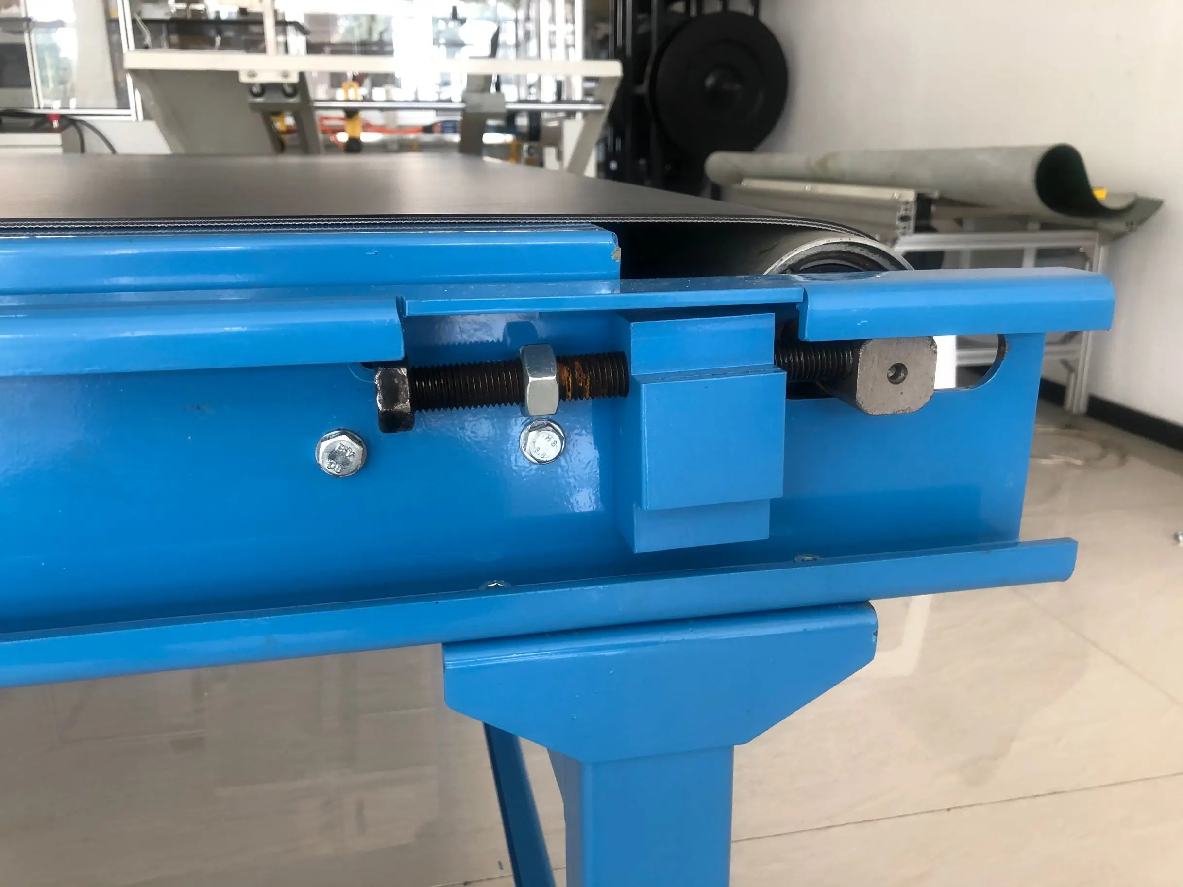 Reversible Band Conveyor - Durable, Versatile, and Efficient