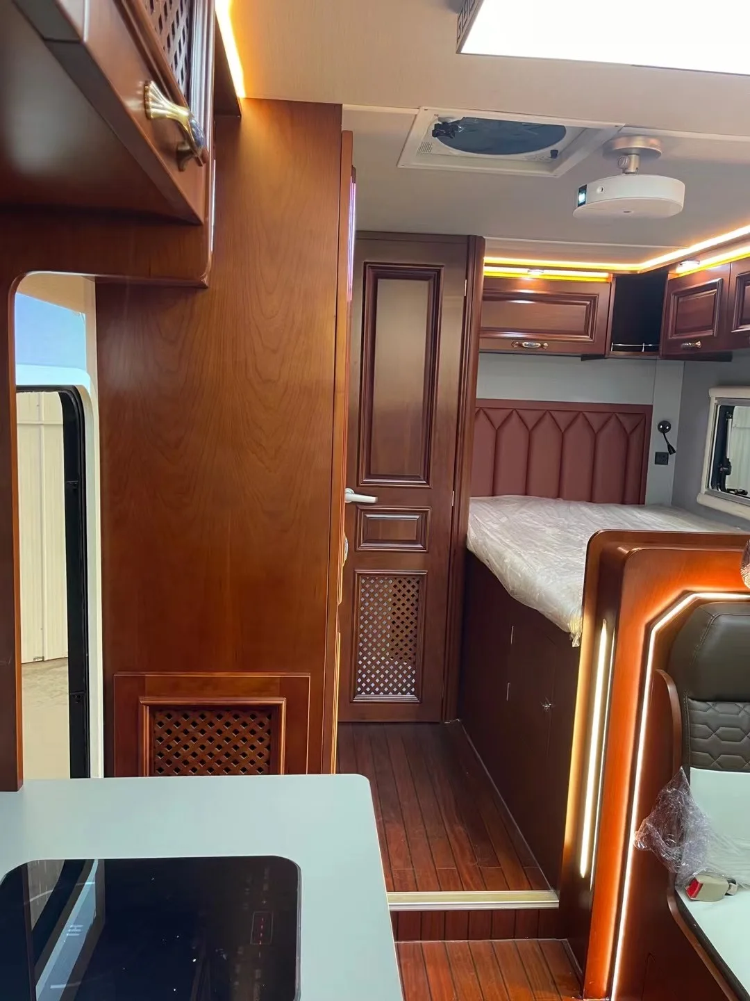 Brand New 4x2 Isuzu High Roof Caravan Recreational Vehicle Rv For Sale ...