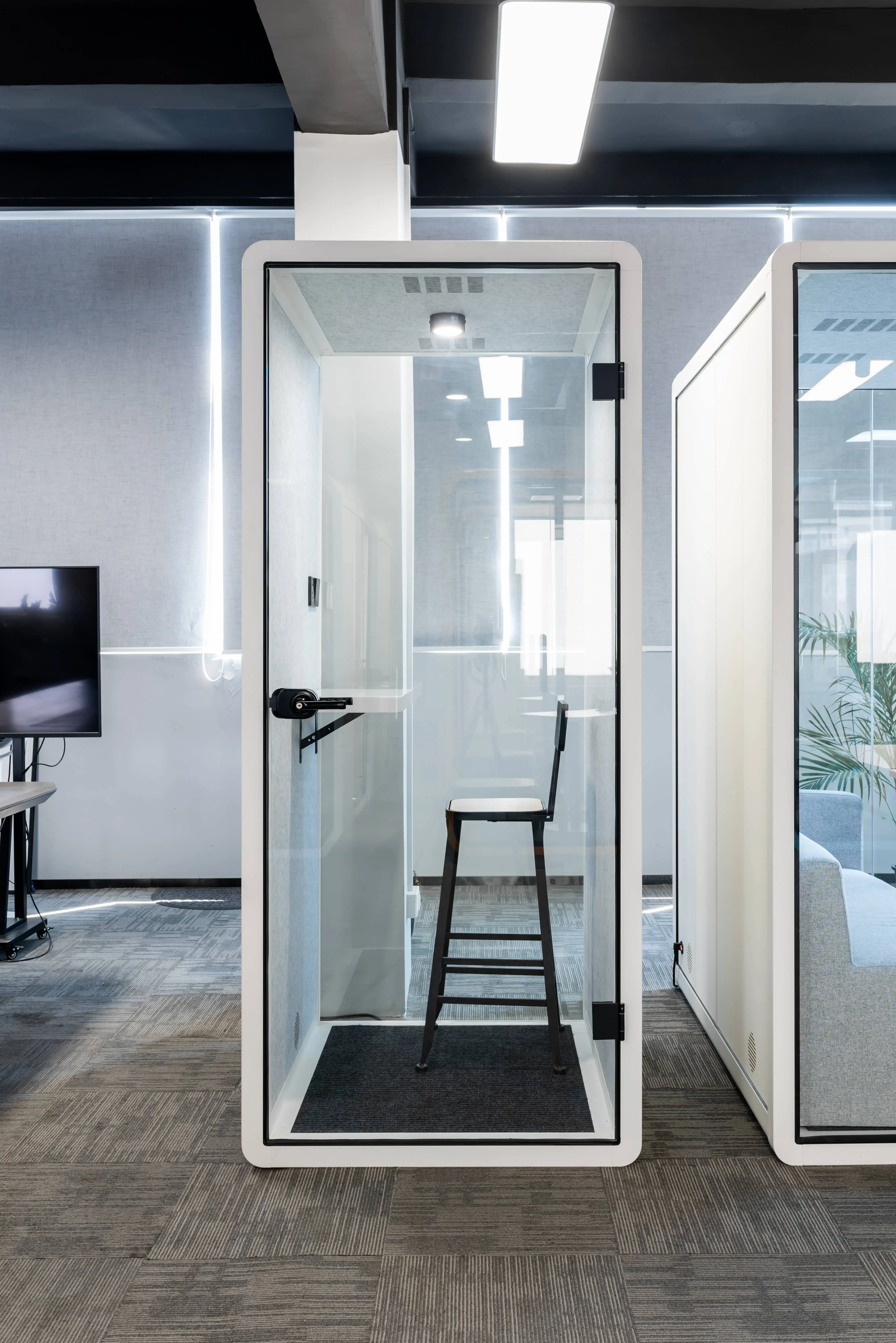 Soundproof Office Pods - Privacy and Acoustic Comfort