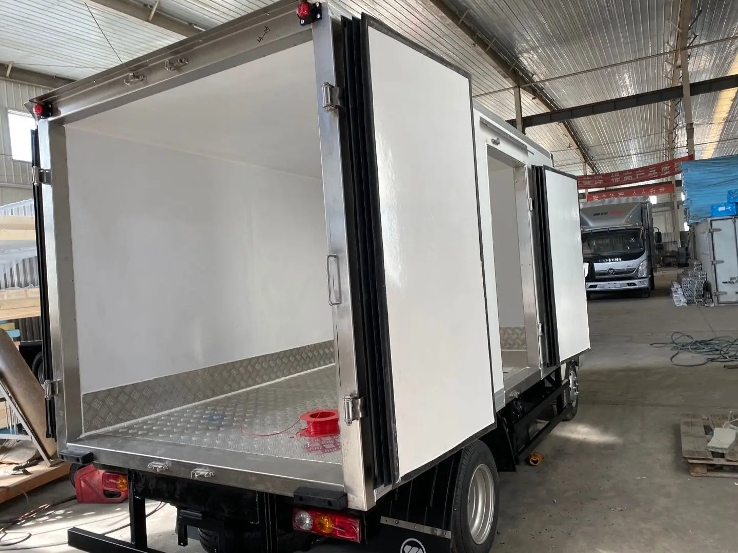 Refrigerated Truck Body Refrigerated Cargo Truck Box Insulated Truck ...