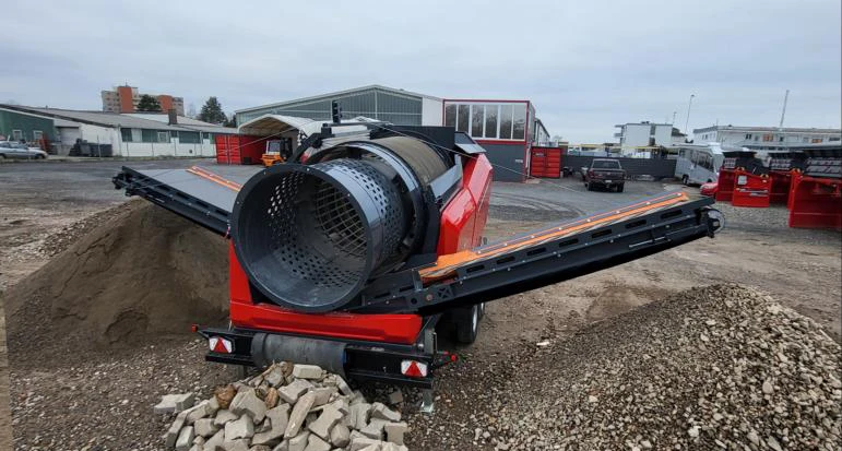 Mobile Compost Trommel Screen - Efficient Material Sifting