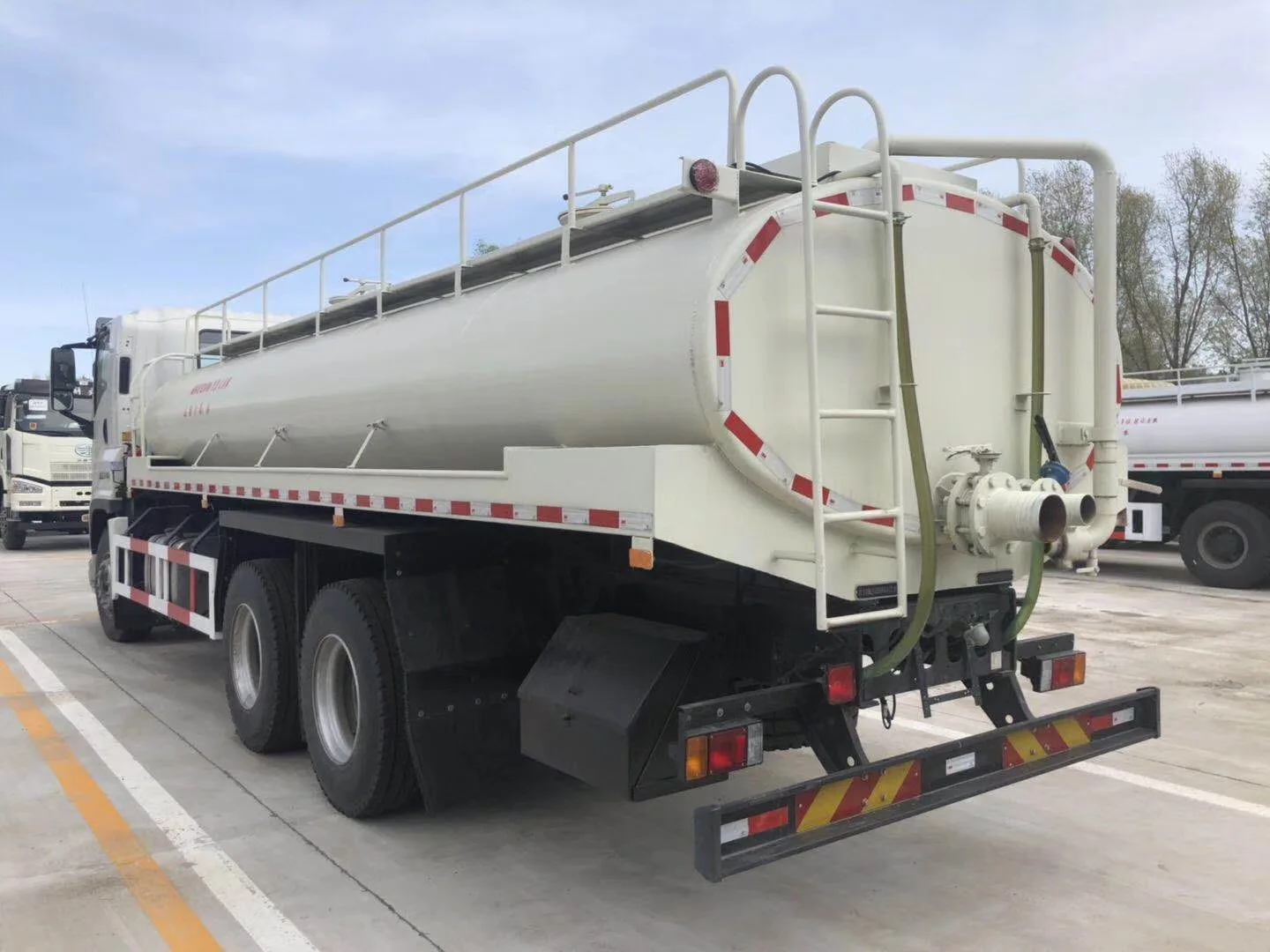 Flammable Liquid Transport Vehicle High-pressure Oil Tank Transport ...