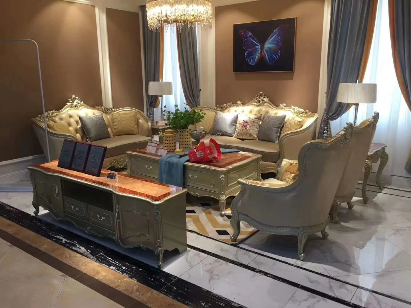 Luxury Wooden Furniture - European Style Living Room Set