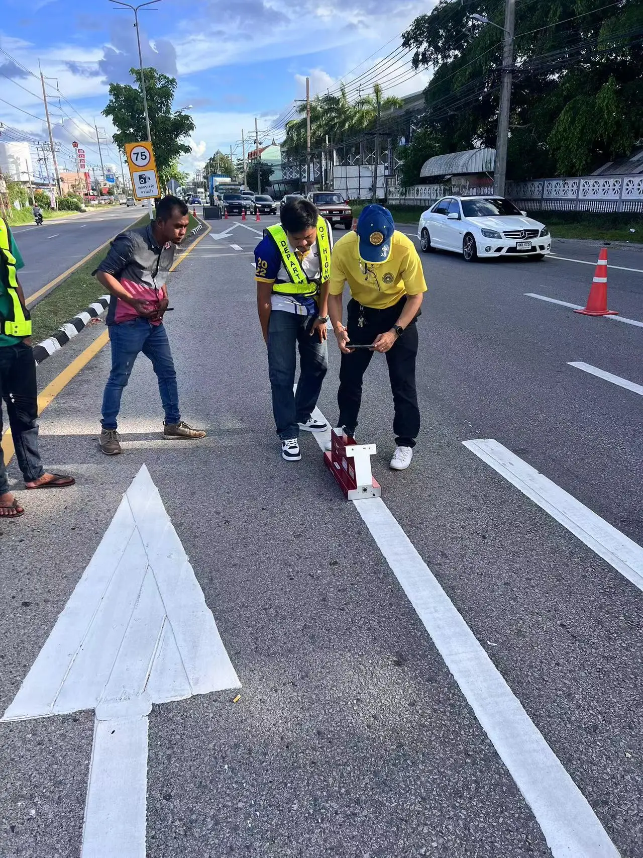 Iso 9001 Factory Super Reflective Thermoplastic Road Marking Paint ...