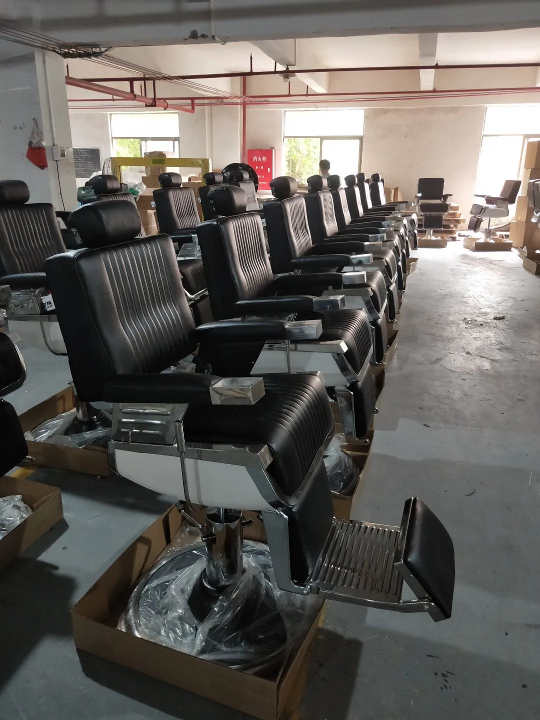 Multi-Function Hydraulic Pump Barber Chair 360 Degrees Swivel 90-135 ...