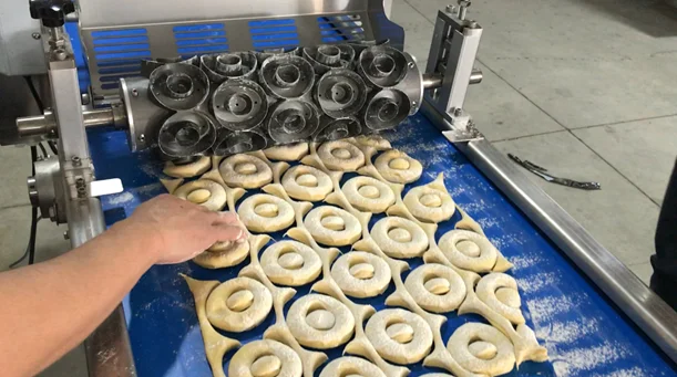 High Quality Automatic Yeast Raised Donut Cutter Machine