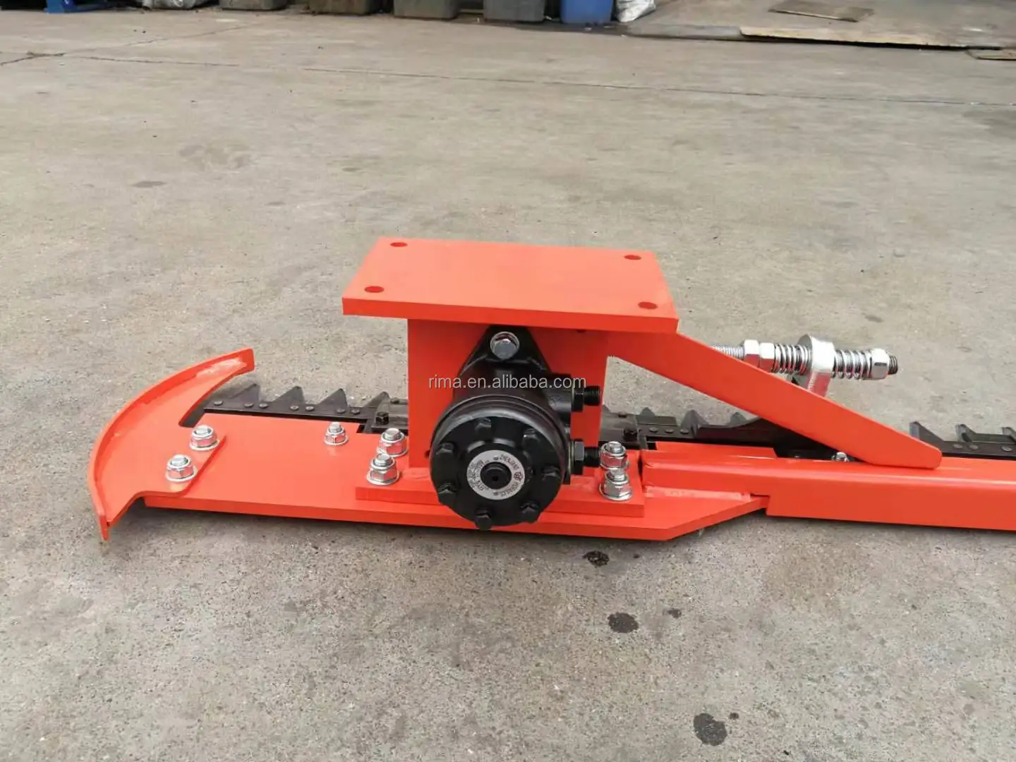 Hydraulic Excavator Hedge Cutter - Efficient Branch Trimming