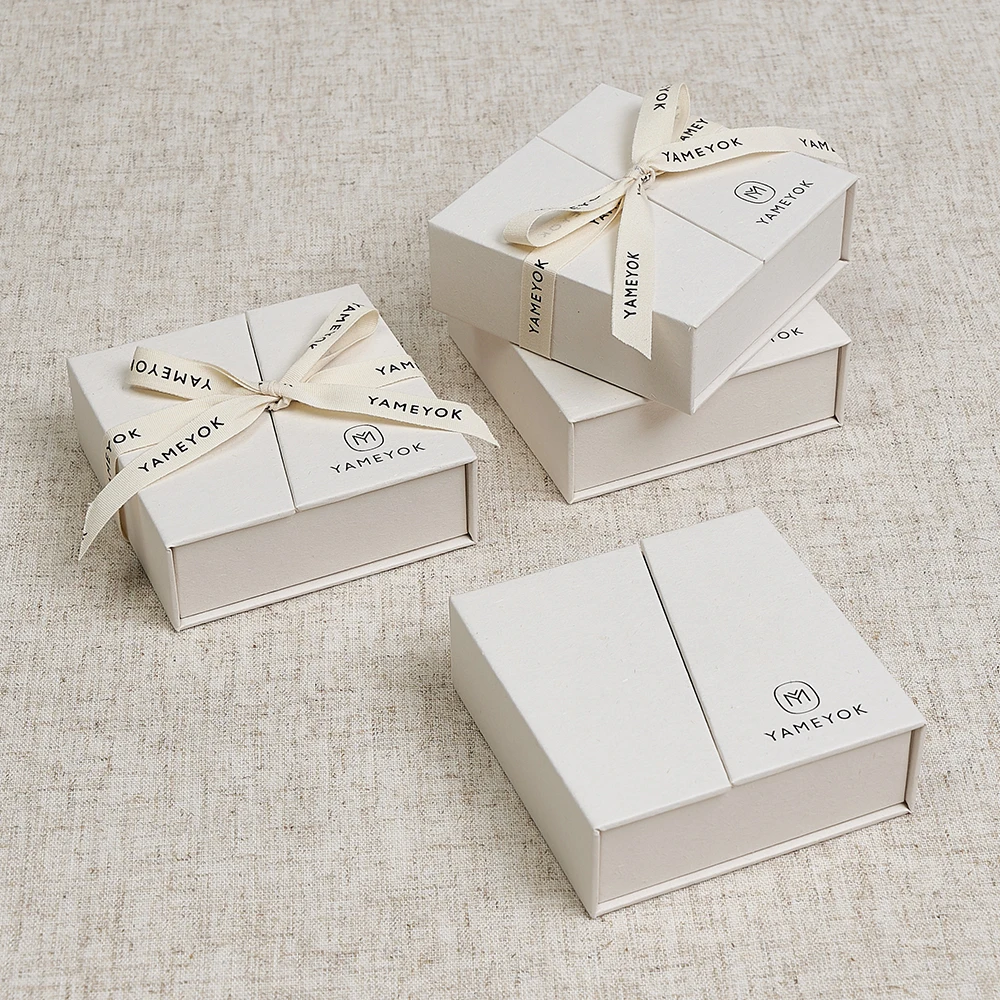 Eco-friendly Jewelry Packaging - Custom & Creative Designs