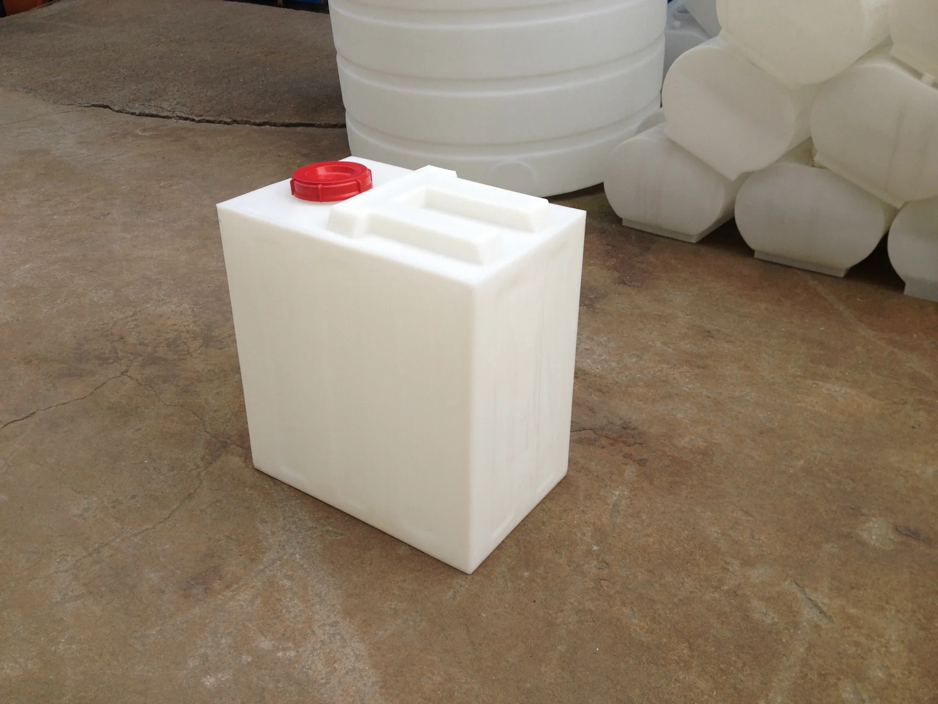 Customizable Plastic Water Tanks - Durable & Versatile