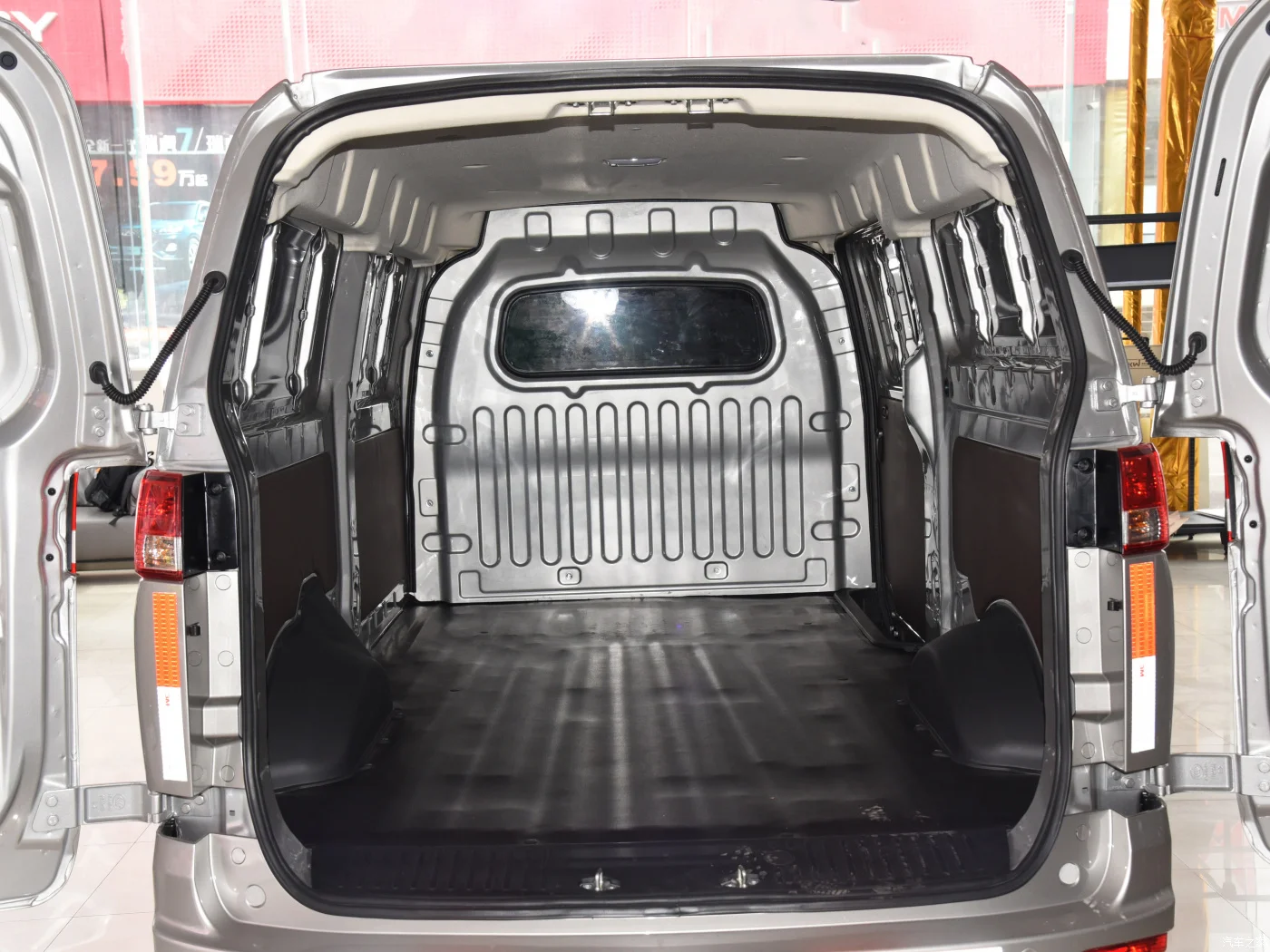 New Product Explosion Baic Ev Van Rwd Baic Boteng V2 Ev Pure Electric ...