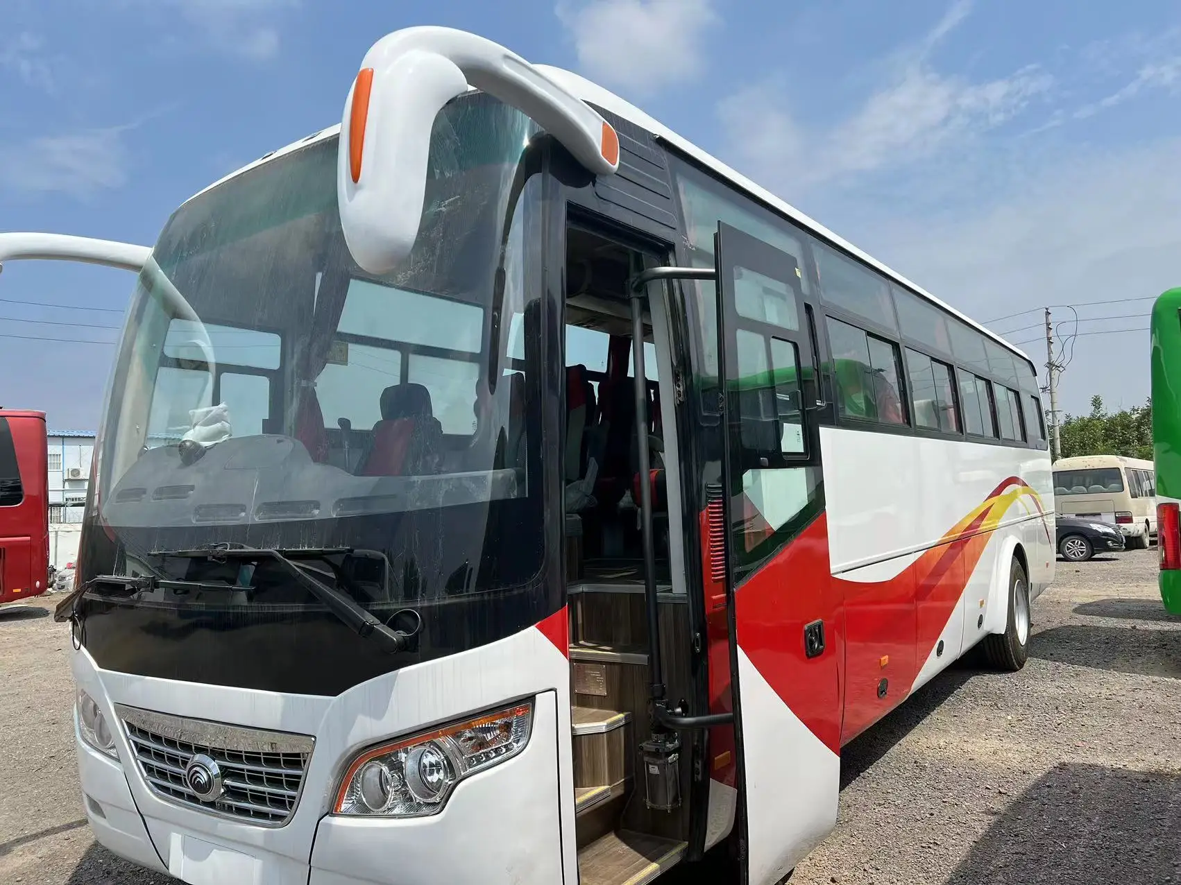 China Traveling Used Youtong Bus - Luxury Coach Bus 12m Diesel