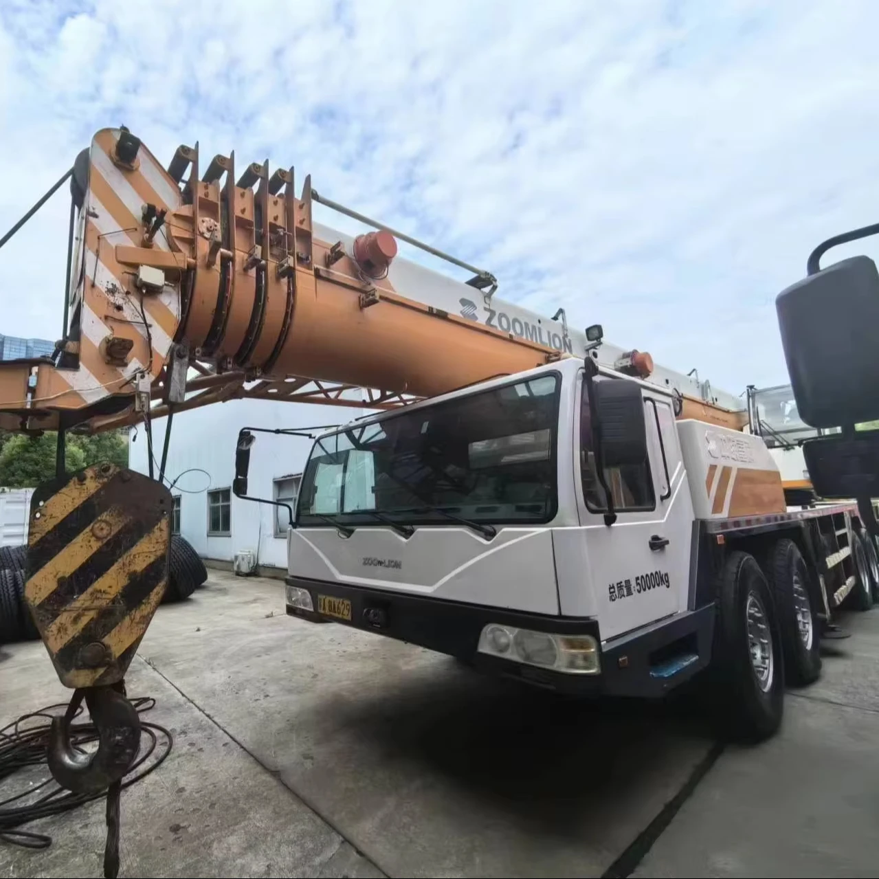 Zoomlion Heavy Truck Crane 100ton 120ton Ztc80v Ztc1200 Mobile Truck ...