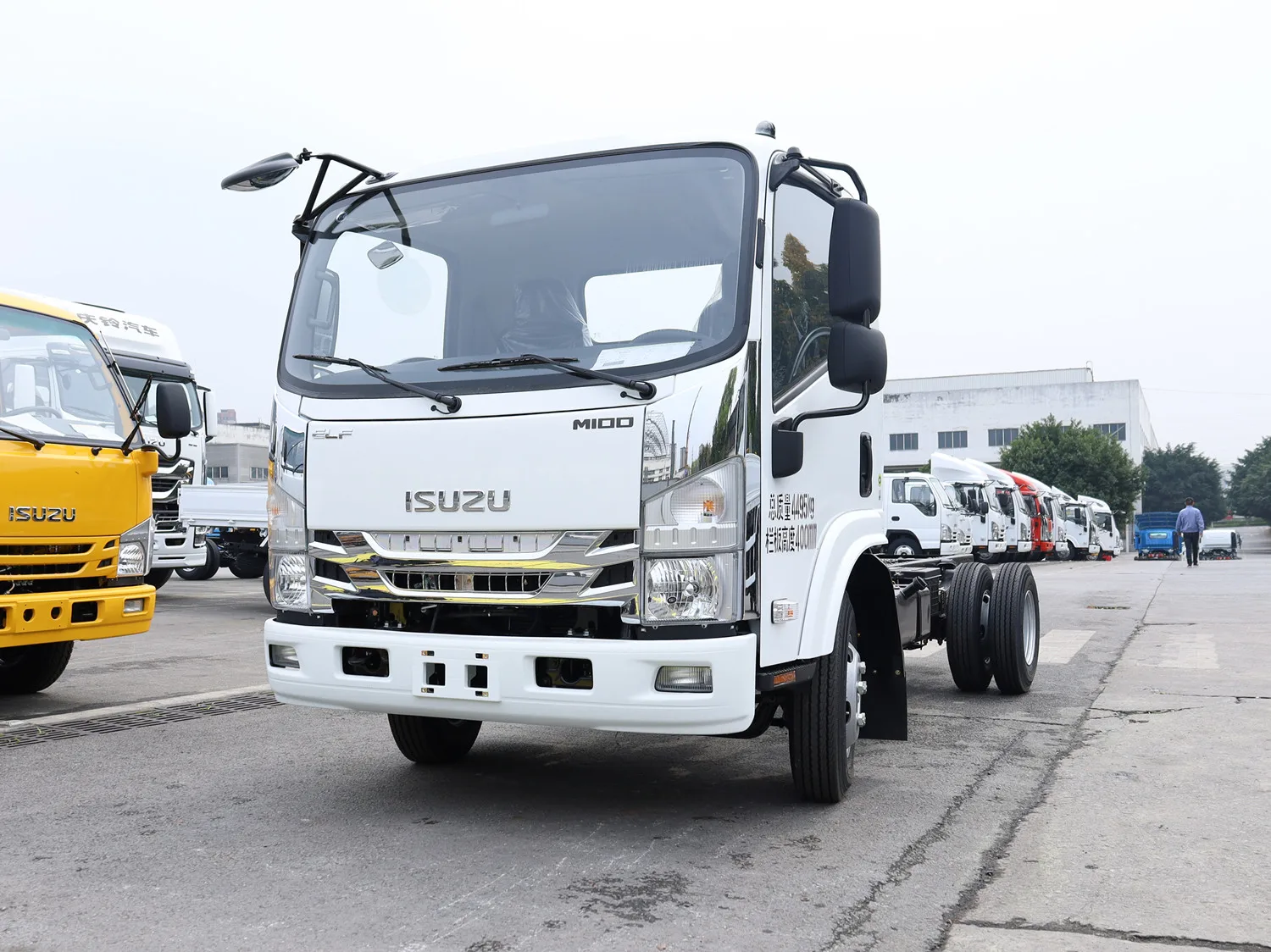 Isuzu Elf 4KH1 Engine Logistics Cargo Truck Chassis for Sale