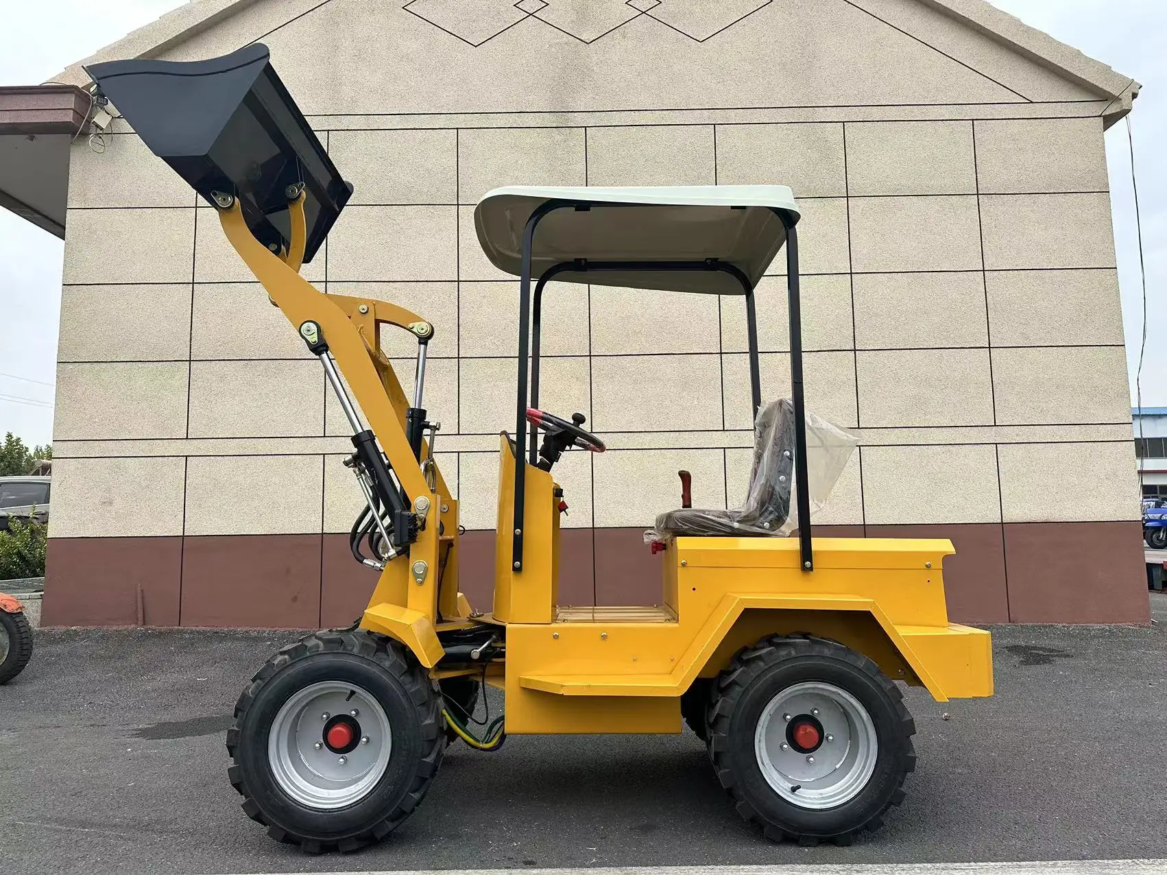 China-Made Electric Loader 200kg-500kg Capacity Mini Wheel Loader with ...