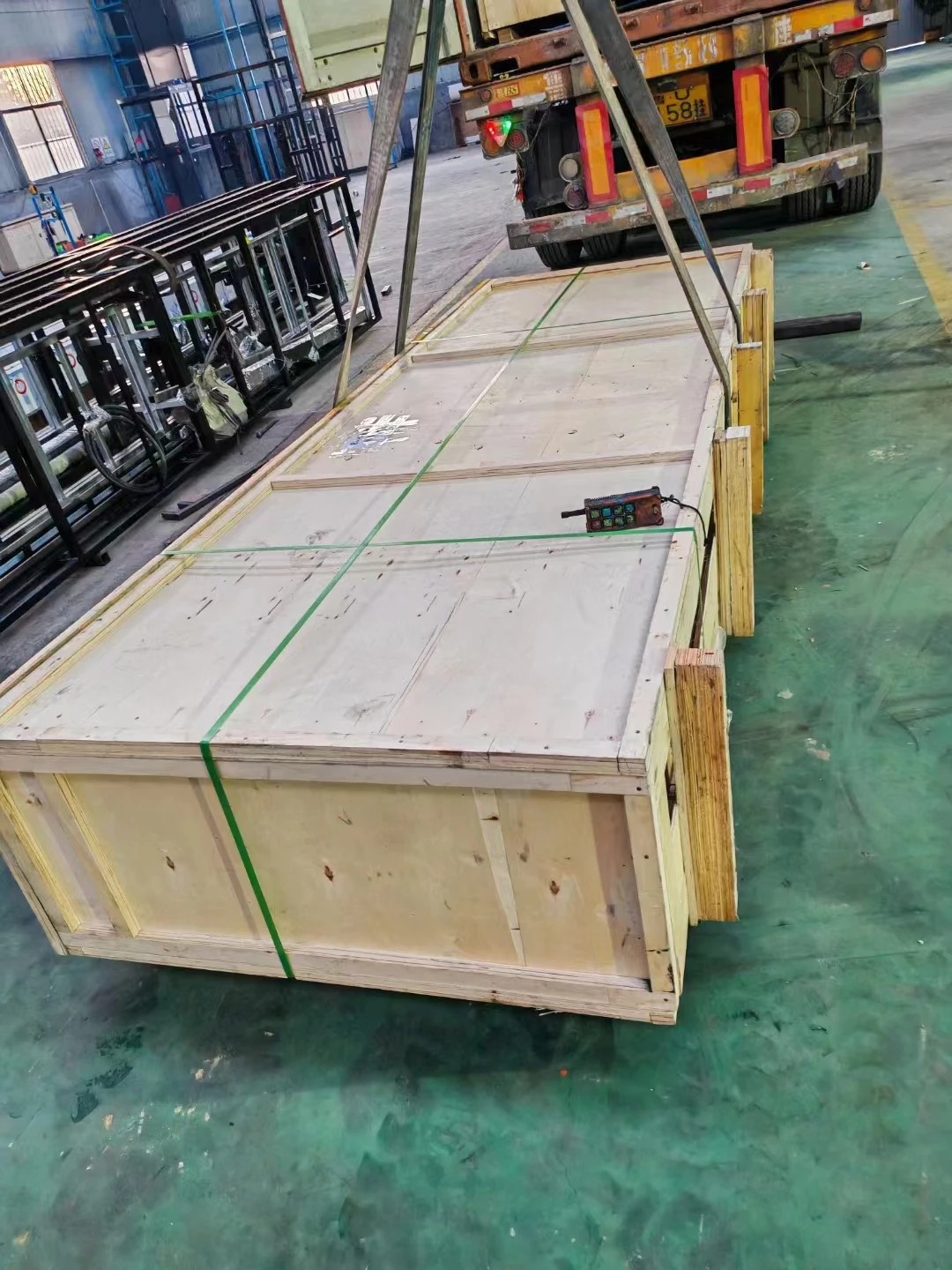 Mobile Loading And Unloading Lifting Platform Factory Direct Sale Cargo Lift For Container 2 Ton