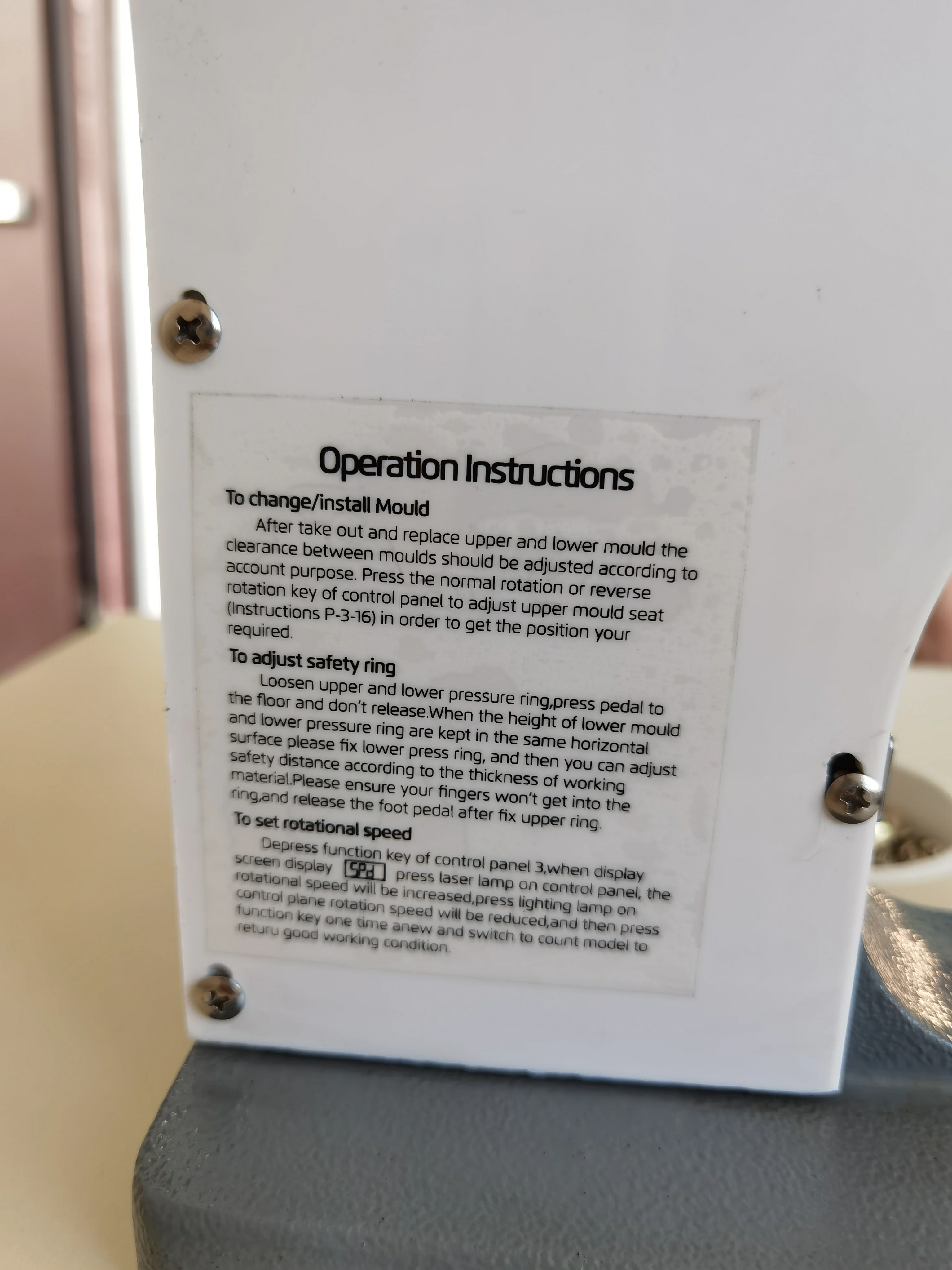 DS-818 Computer Servo Electric Snap Button Attaching Machine