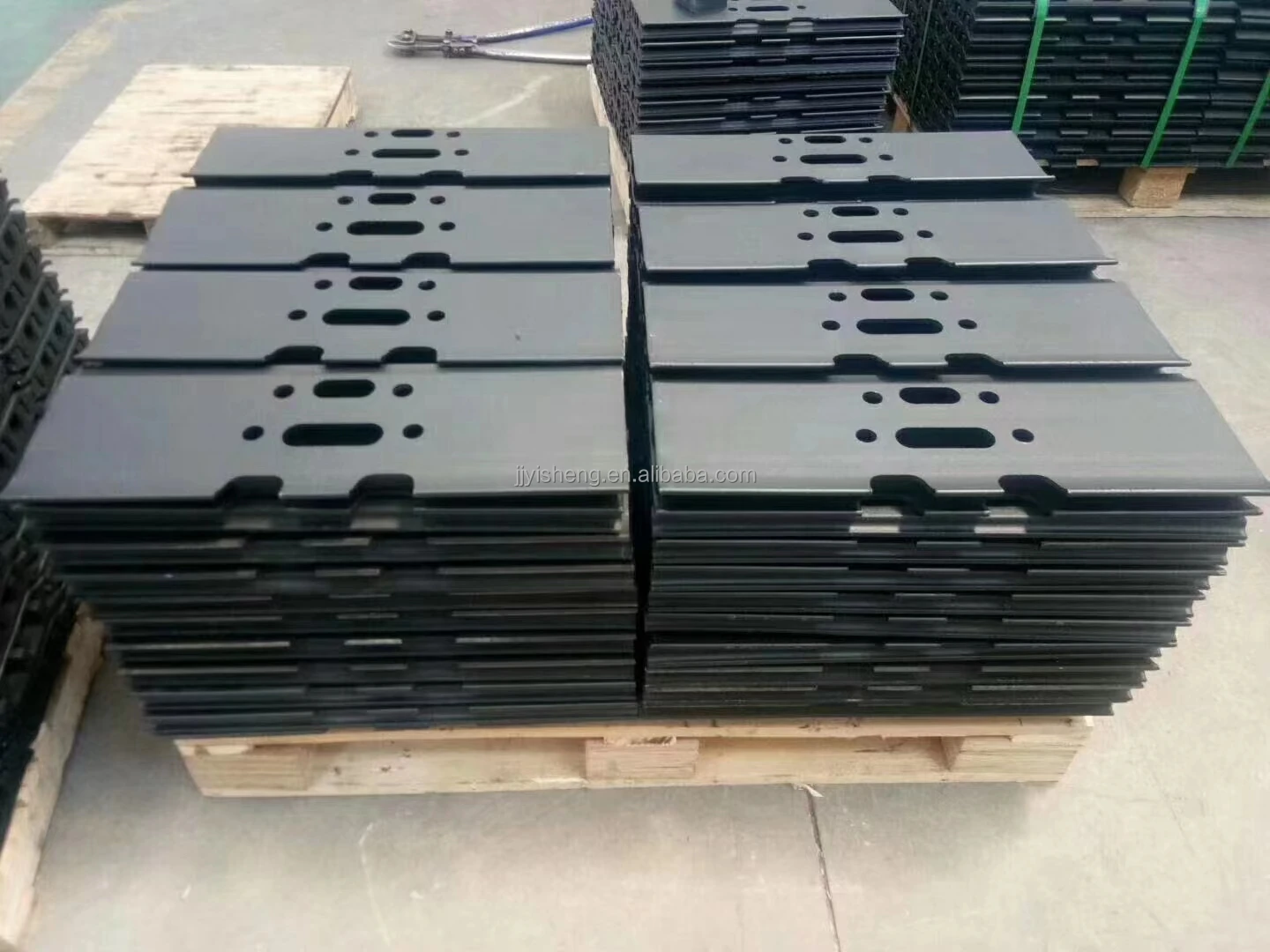 Excavator Triple Bar Grouser Track Pad - Durable & Versatile